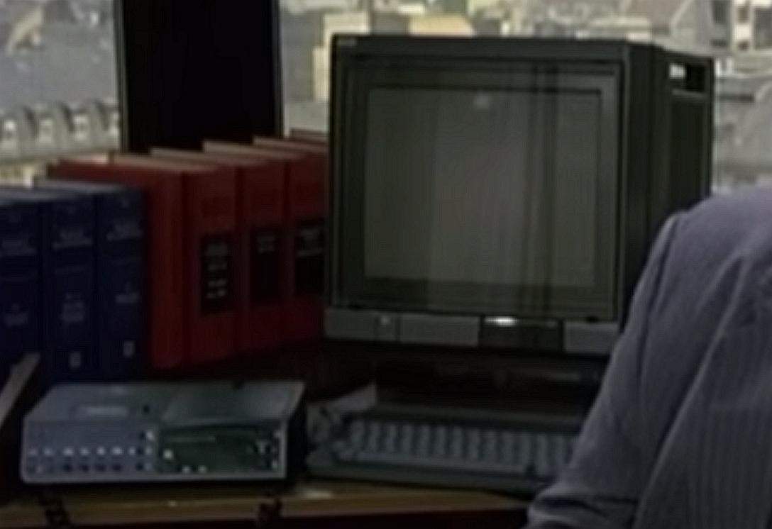 Welcher Computer aus dem Jahre 1987 ist auf dem Bild zu sehen? (80er ...