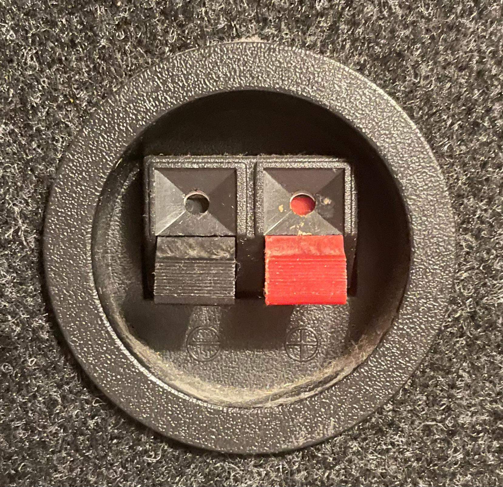 Welches Kabel/Adapter zur Verbindung zwischen Boxen und Mischpult ...