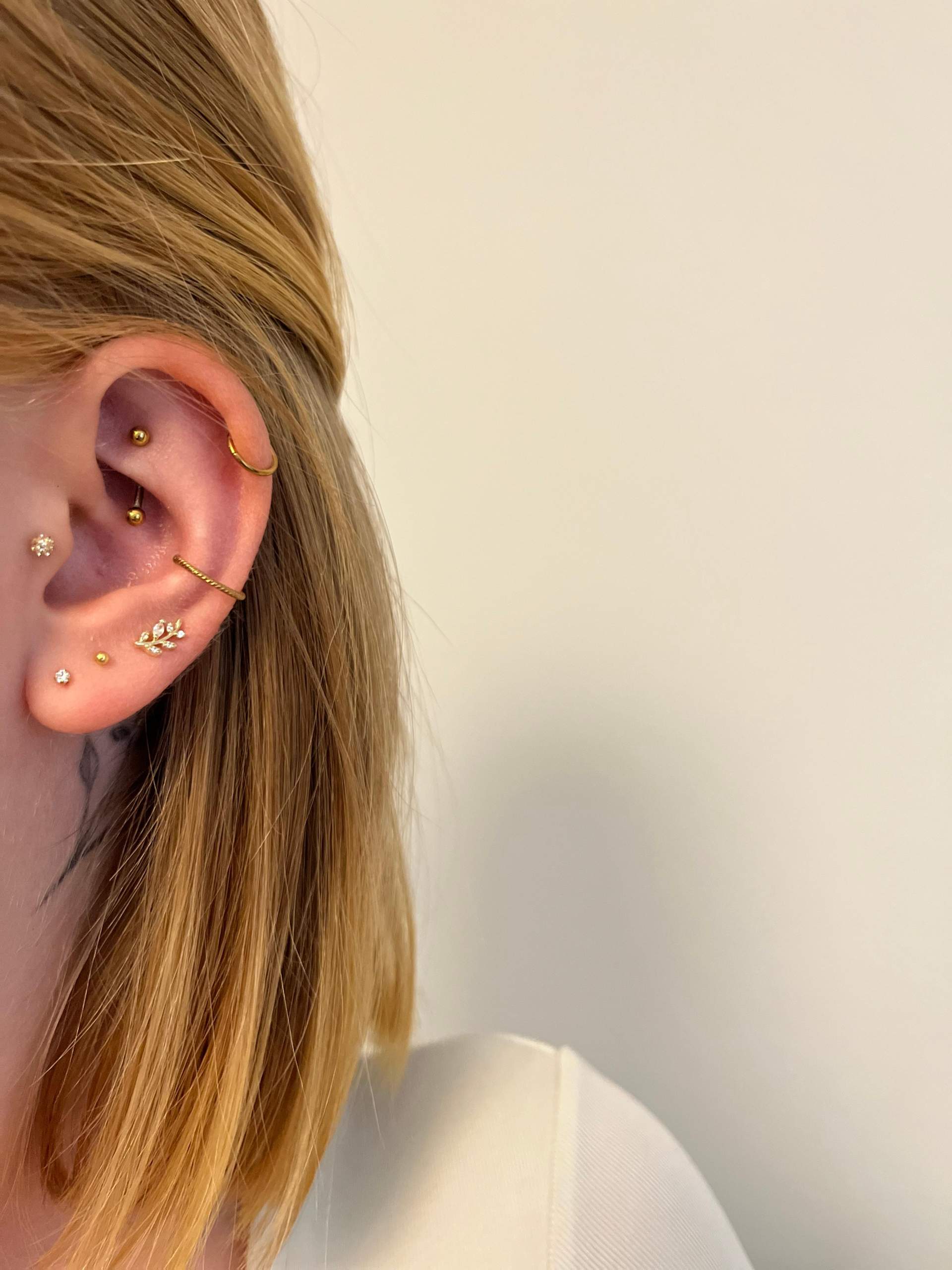 Welches Ohr findet ihr schöner? (Piercing, Ohrringe, Ohrpiercing)