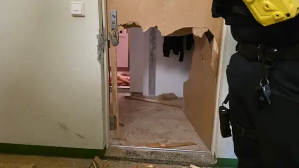 Wer bezahlt die Wohnungstür? (Polizei, Mieter, Gesetzeslage)