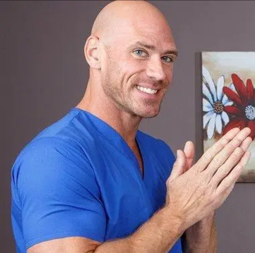 Wie attraktiv findet ihr den hübschen Johnny Sins? (Liebe, Jungs, smash)