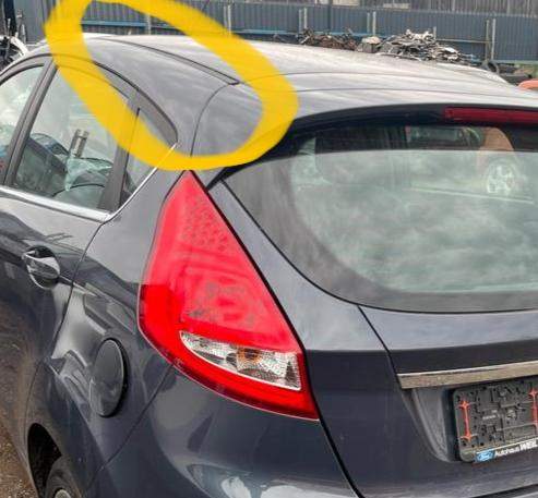 Wie bekomme ich die Dachleiste beim Ford Fiesta JA8 ab ohne sie zu ...