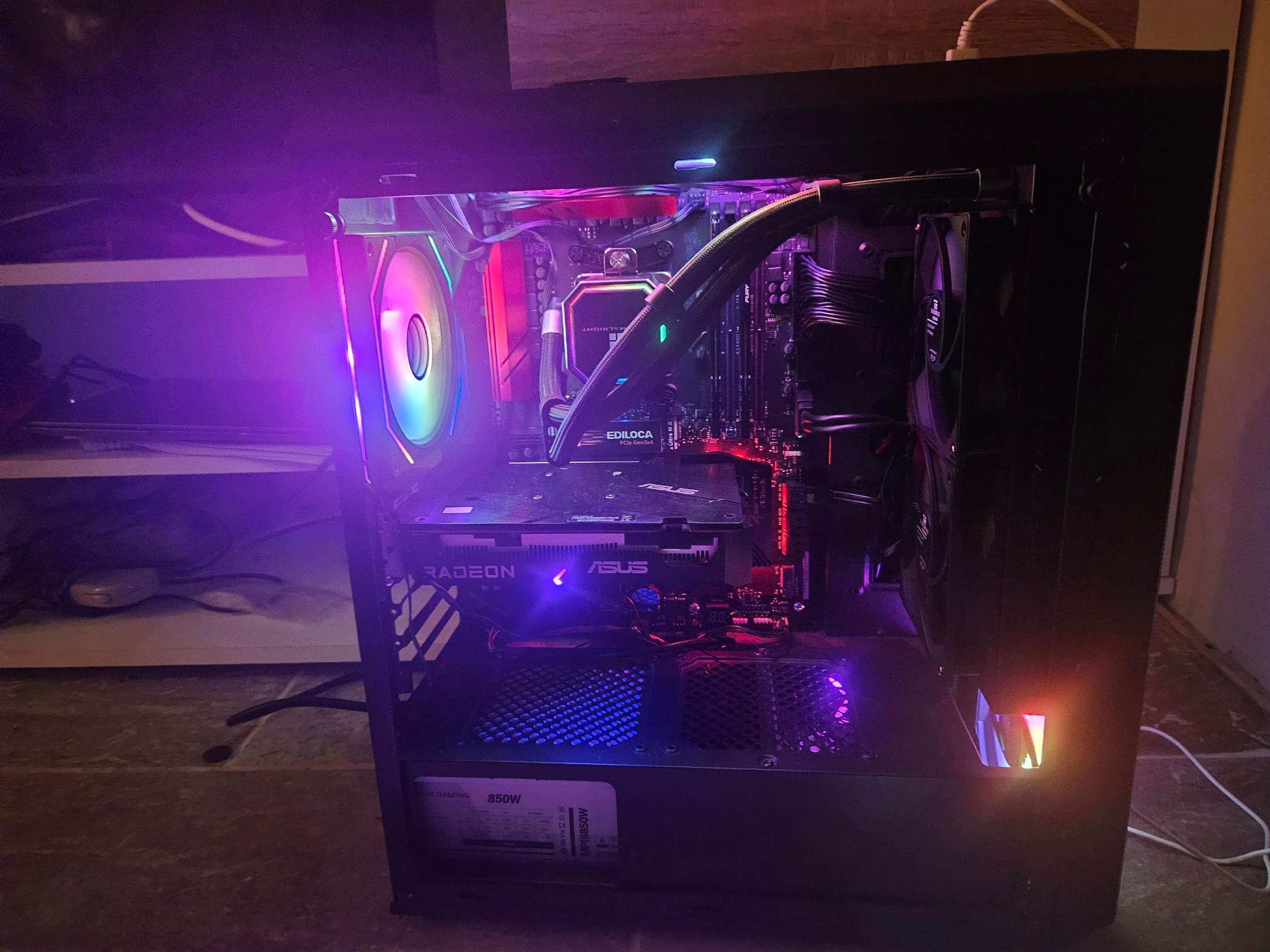 Wie findet ihr den pc den ich für mein vager gebaut habe von1/10 ...