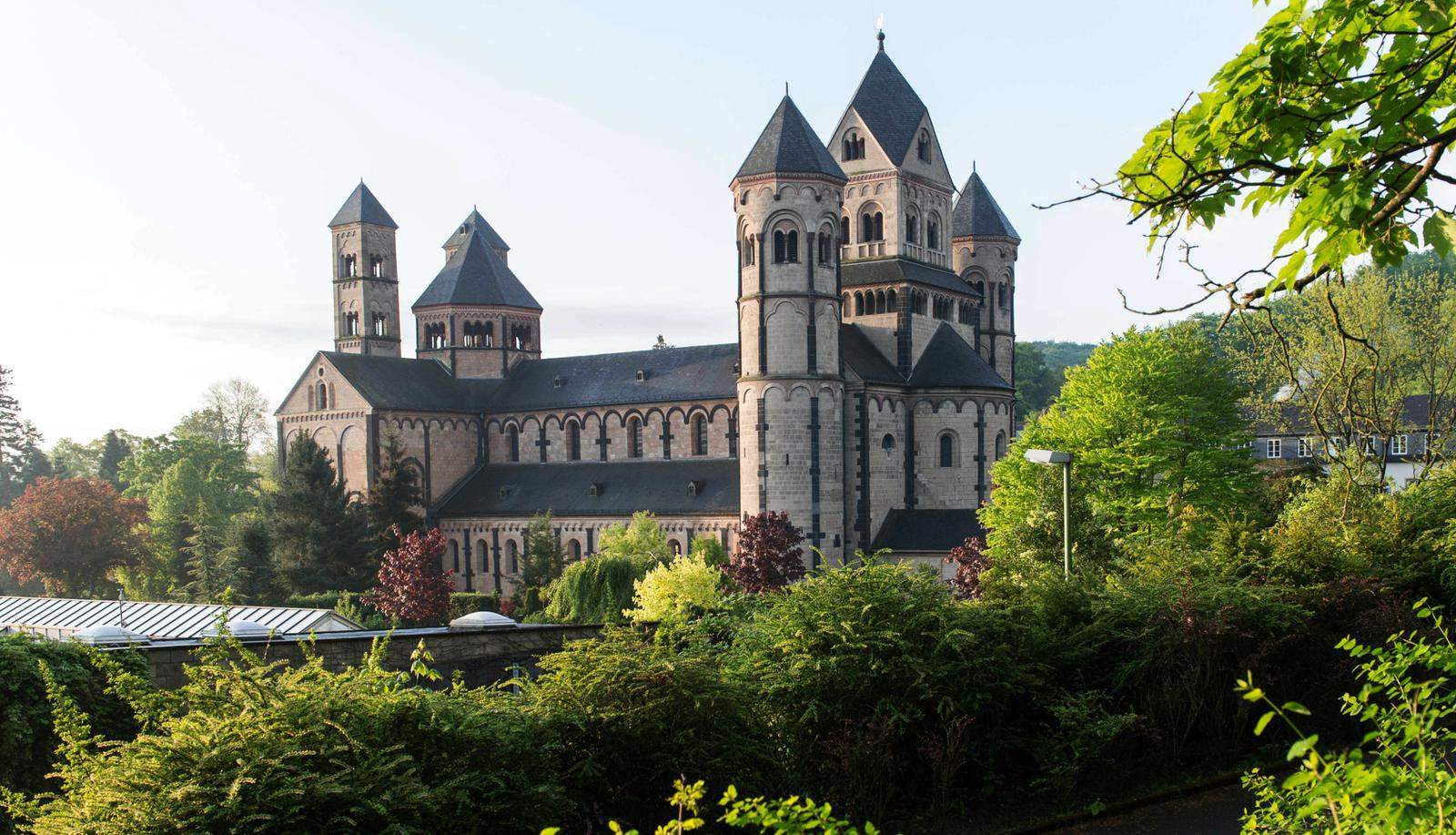 Wie findet ihr die Beuroner Kunst? (Bilder, Schönheit, Farbe)