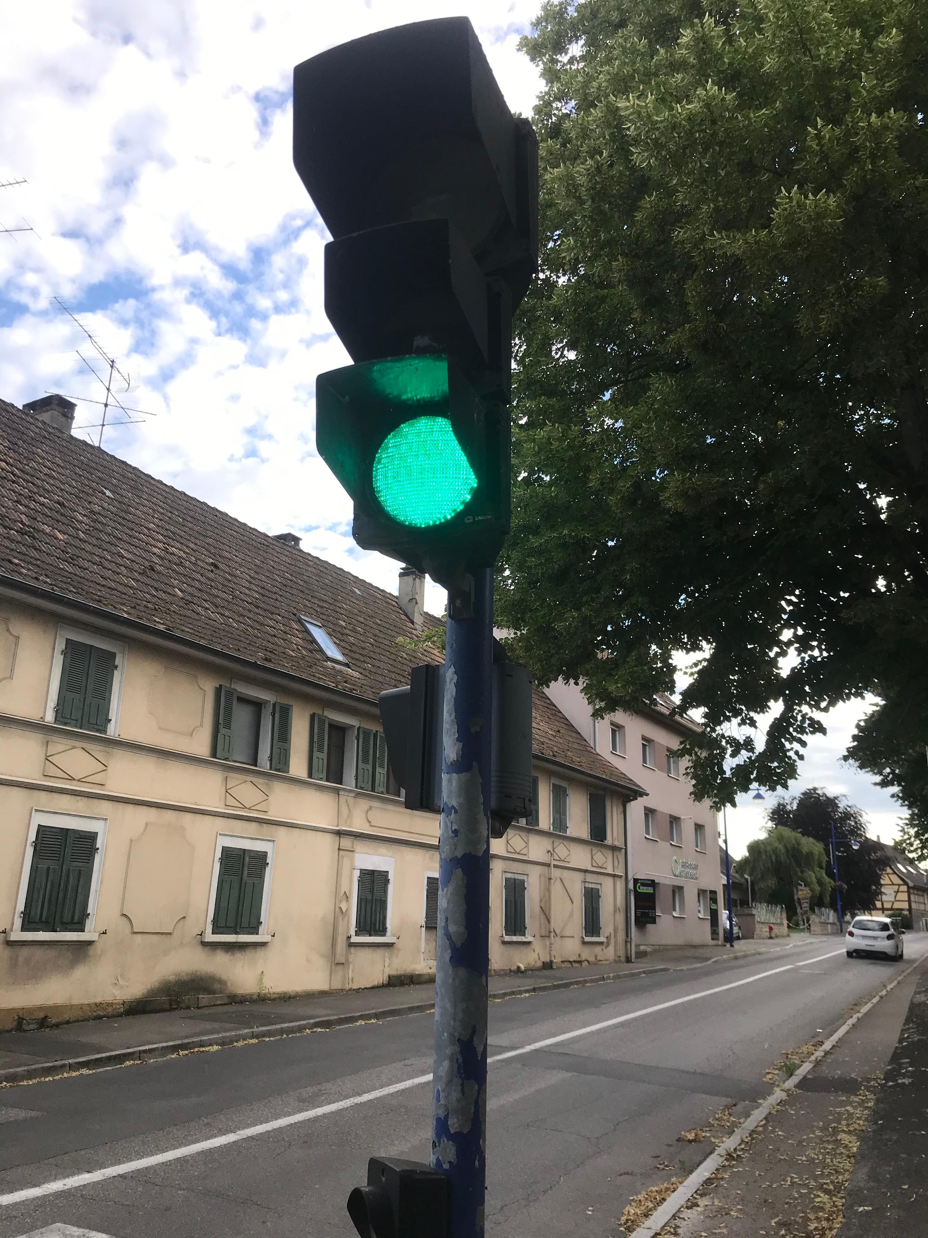 Wie findet ihr die französische Ampeln? (Frankreich, Ampel)