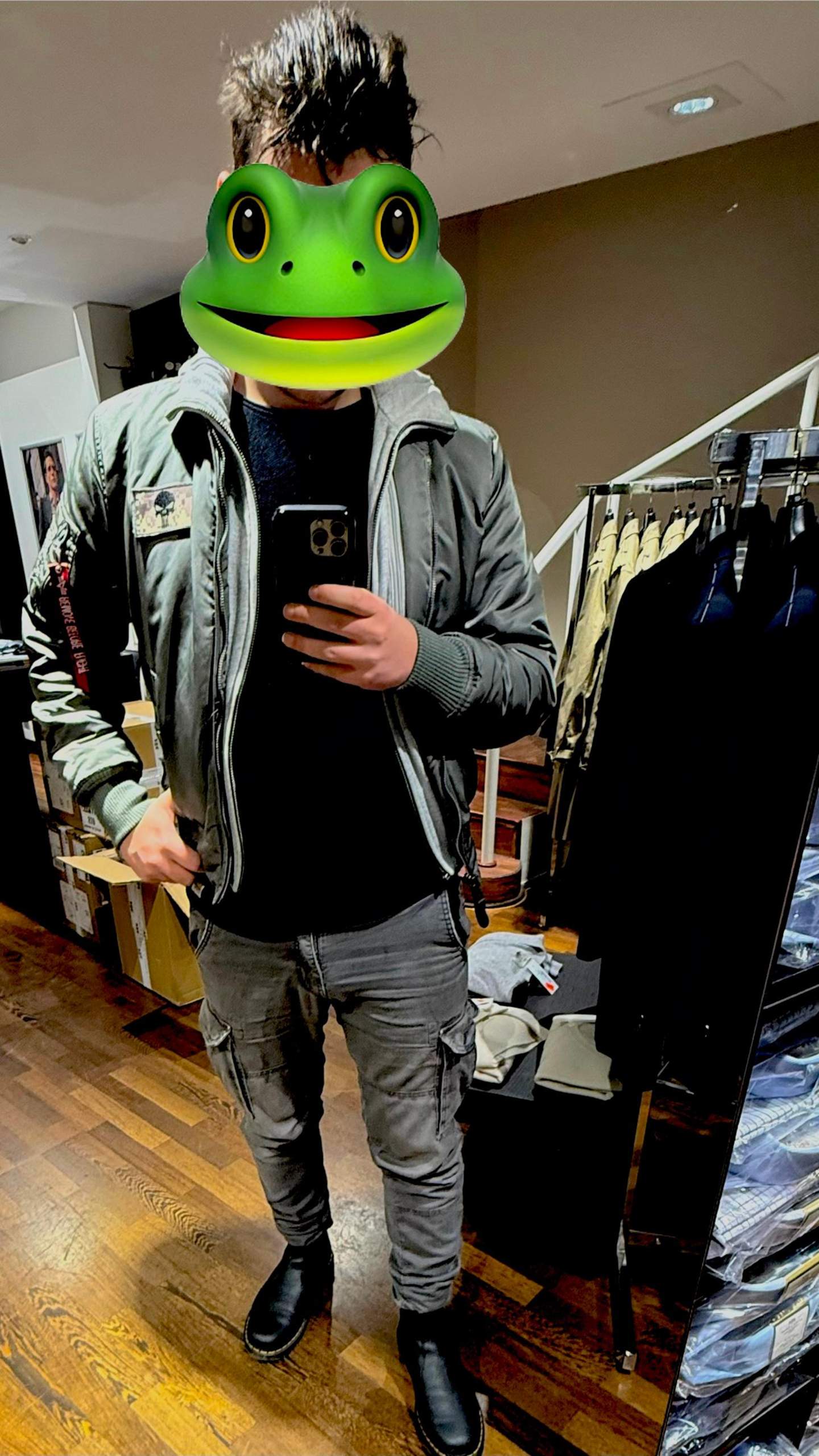 Wie findet ihr diese Jacke, kombiniert mit der Hose und den Schuhen ...