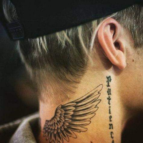 Erstaunlich Hals Tattoo Schrift Mnner Bild