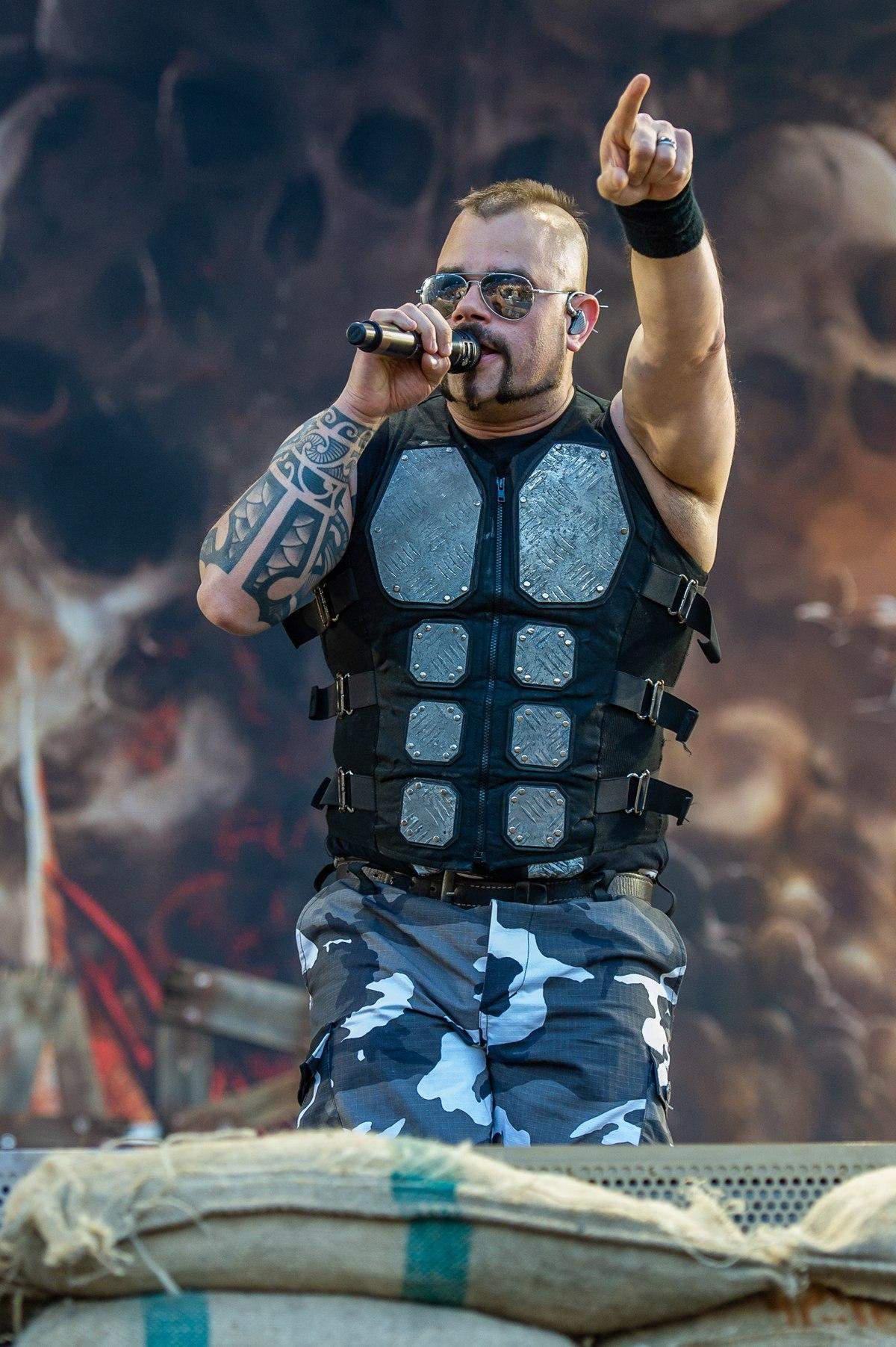 Wie findet ihr Joakim Brodén? (Rock, Band, Sänger)