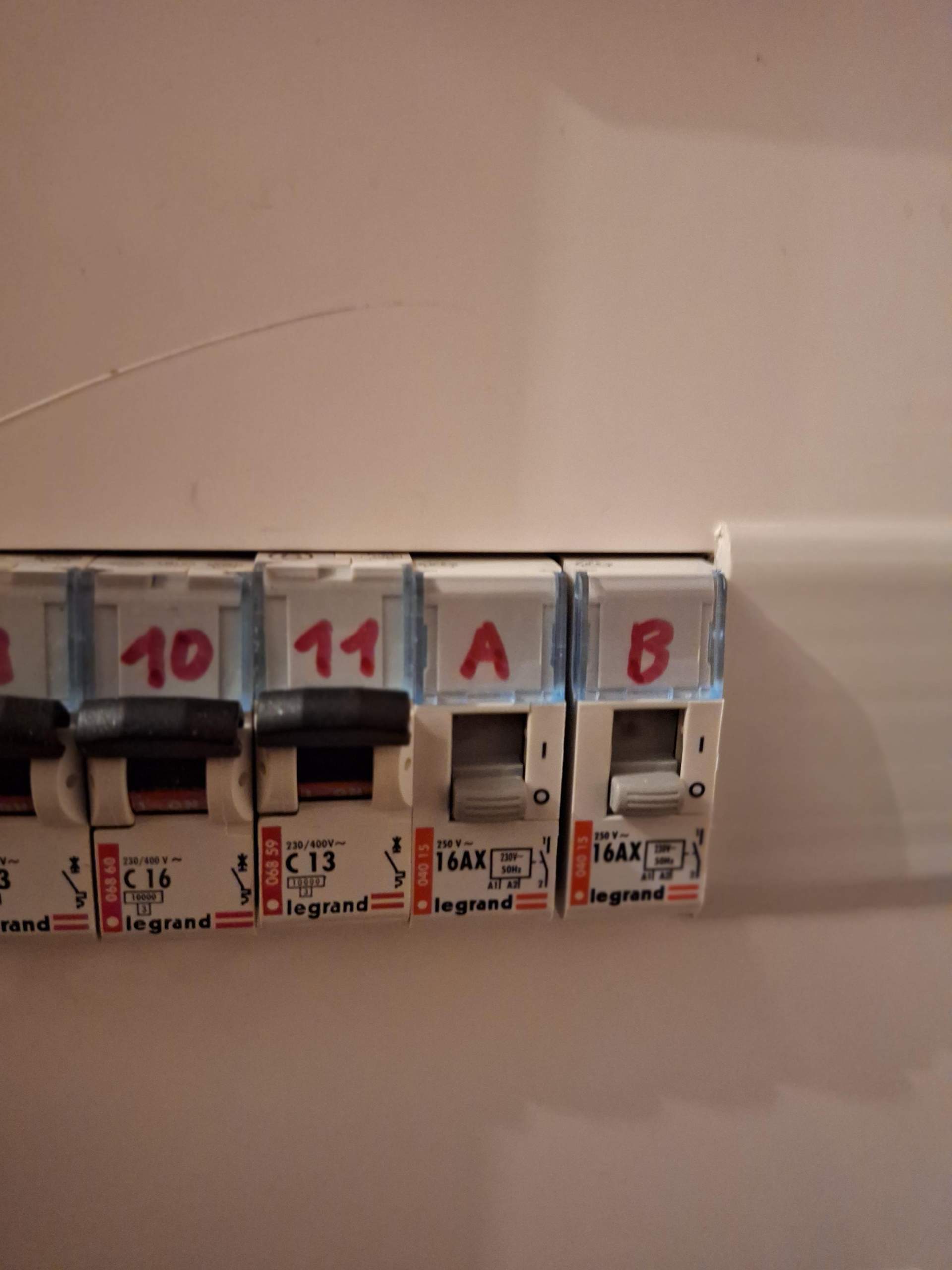 Wie funktioniert die elektrische Verkabelung über eine Leitung? (Strom ...