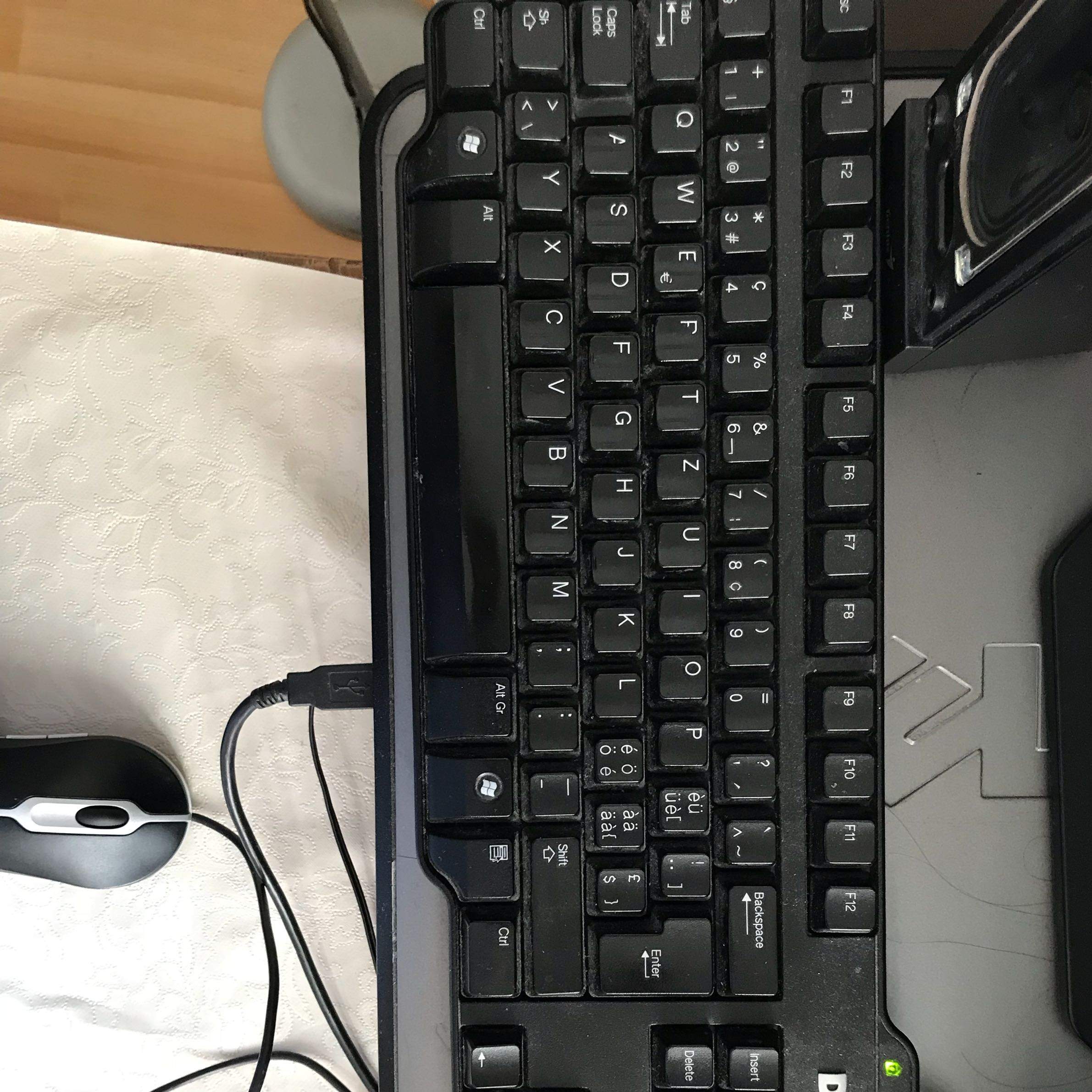 Wie gibt man ALT 0187 und ALT 0171 bei so einer Tastatur ein? (Computer ...