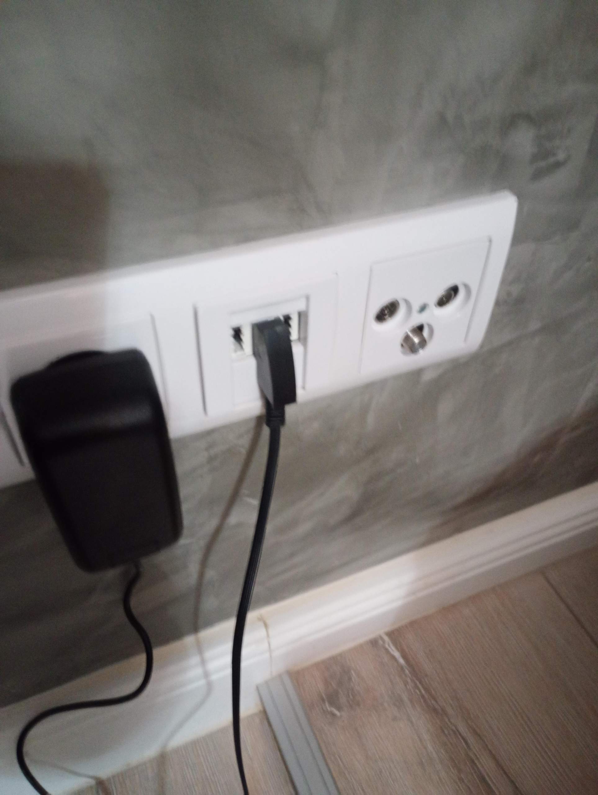 Wie heißt der Stecker bzw. das Kabel, das man in dieser Steckdose in ...