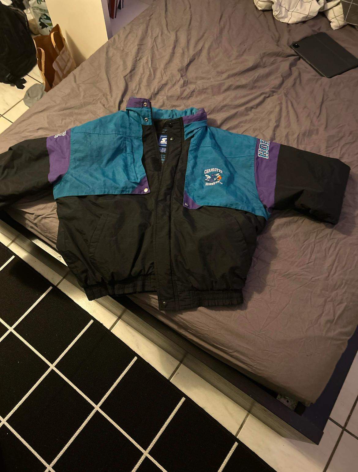 Wie heißt diese Jacke und wieviel ist sie wert? (Kleidung, Basketball ...