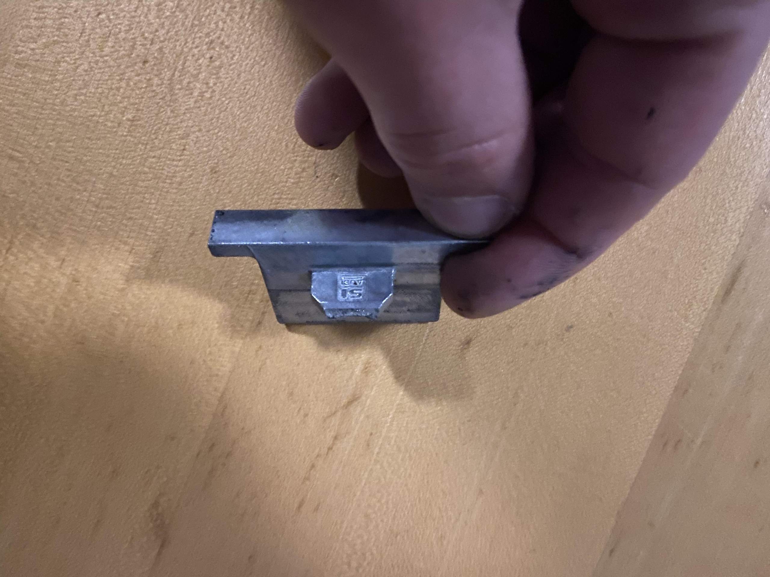 Wie heißt dieses Stück Metall? (Reparatur, Tür)