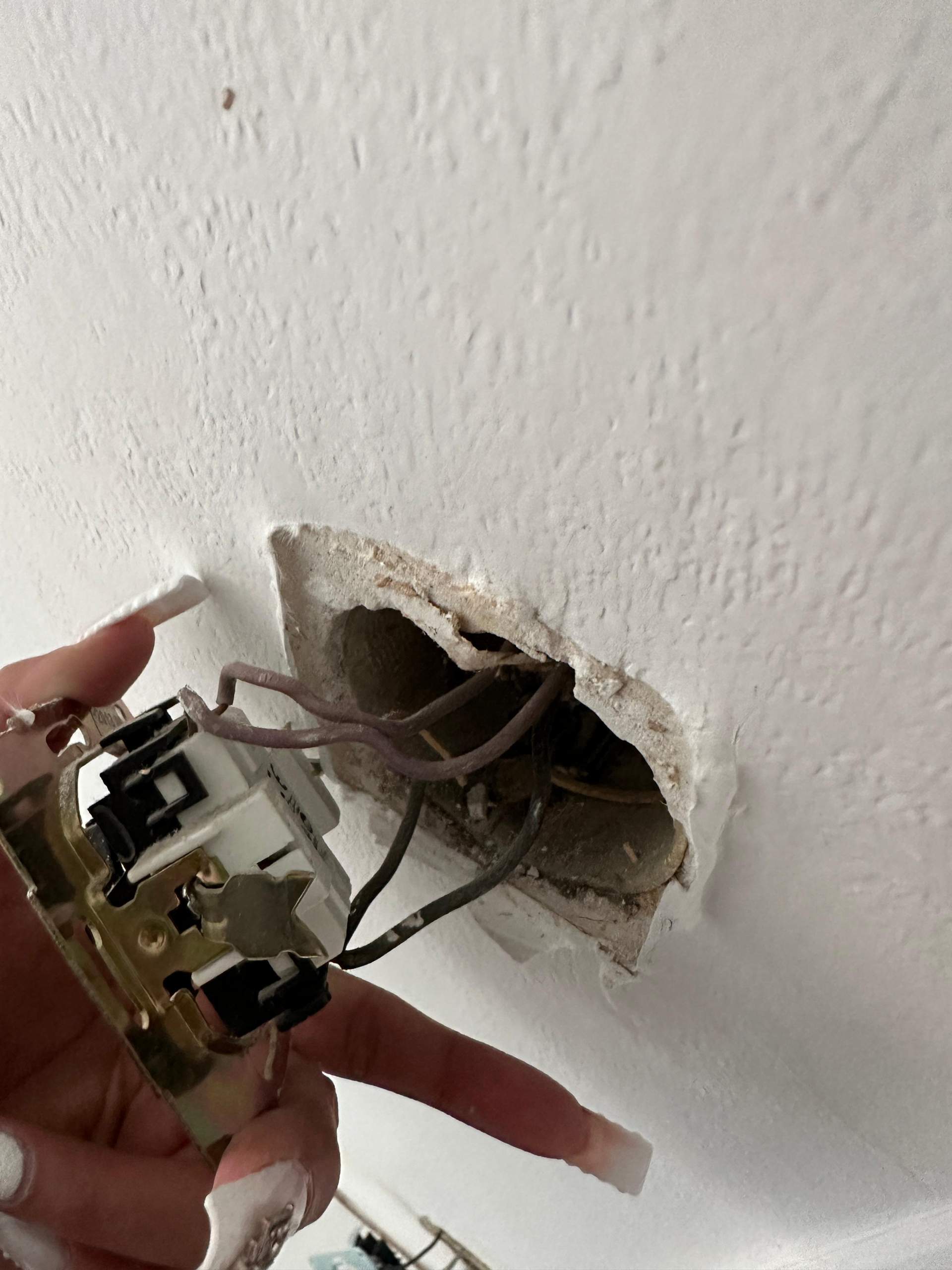 Wie Kabel in Wechselschalter stecken? (Strom, Elektrik, Licht)