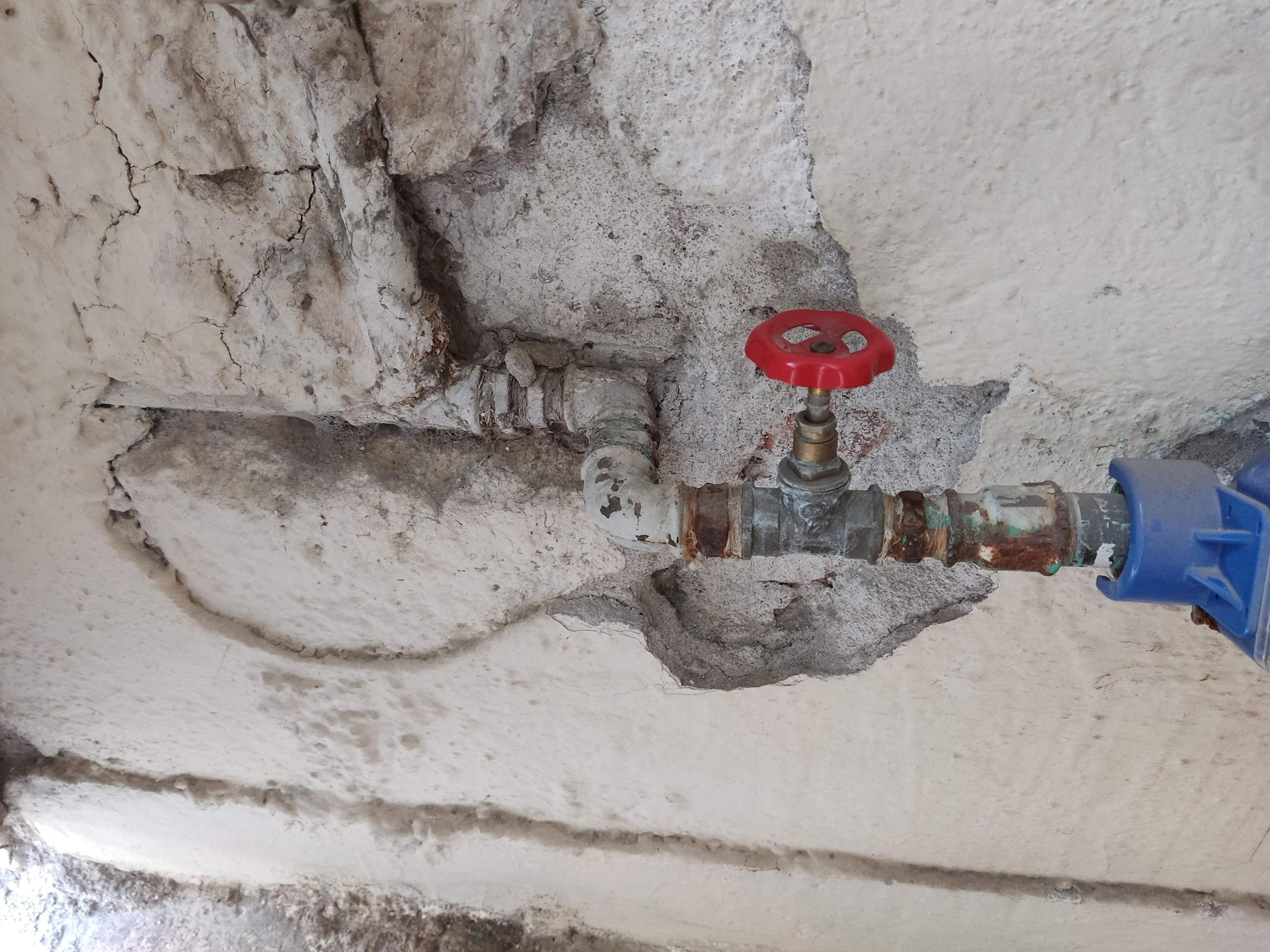 Wie kann ich den Einsatz vom Wasserventiltauschen ohne Wasser abstellen ...