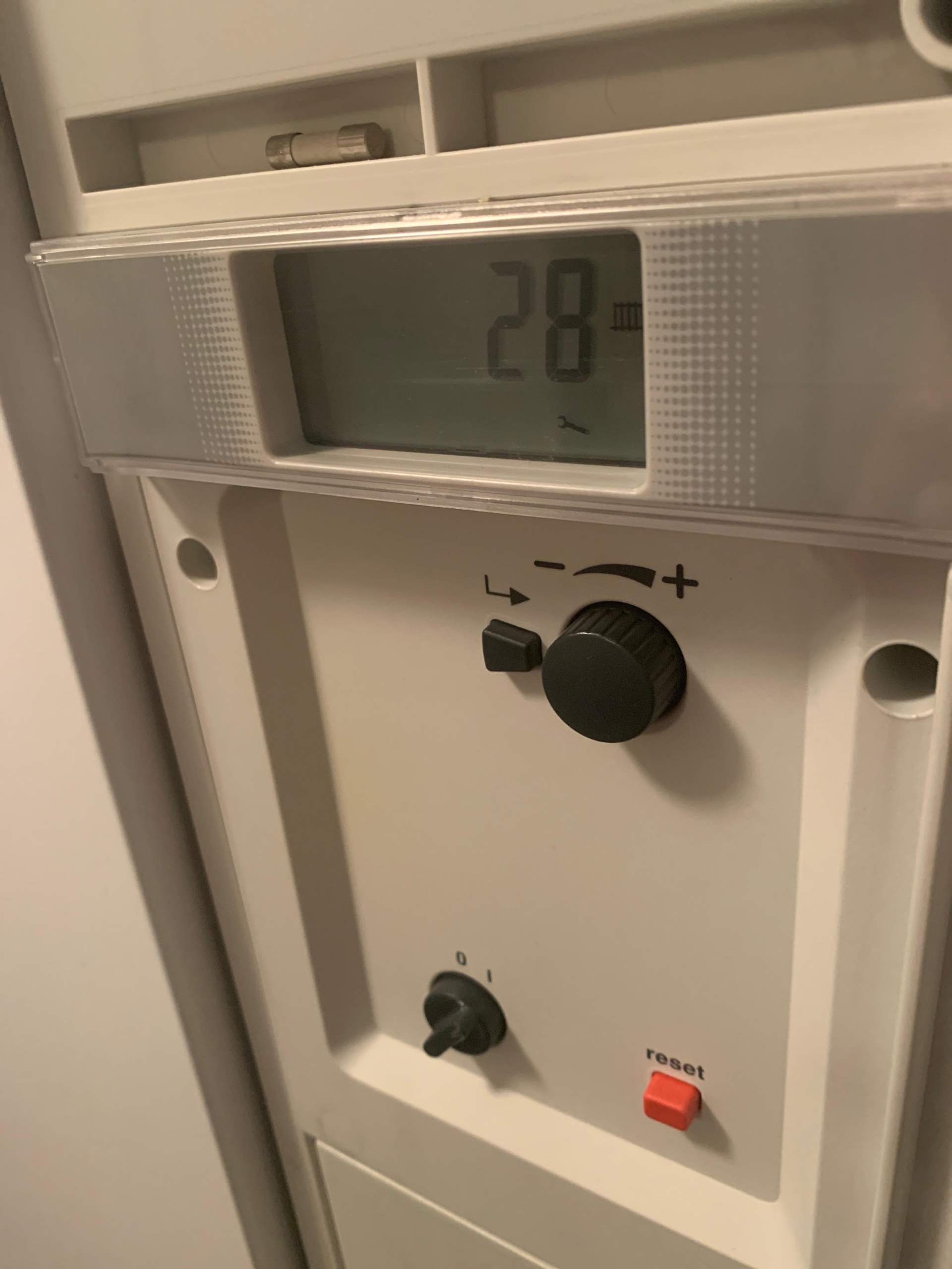Wie kann ich diese Heizung ausschalten? (Computer, Technik, Technologie) Wie kann ich diese Heizung ausschalten? (Computer, Technik, Technologie)