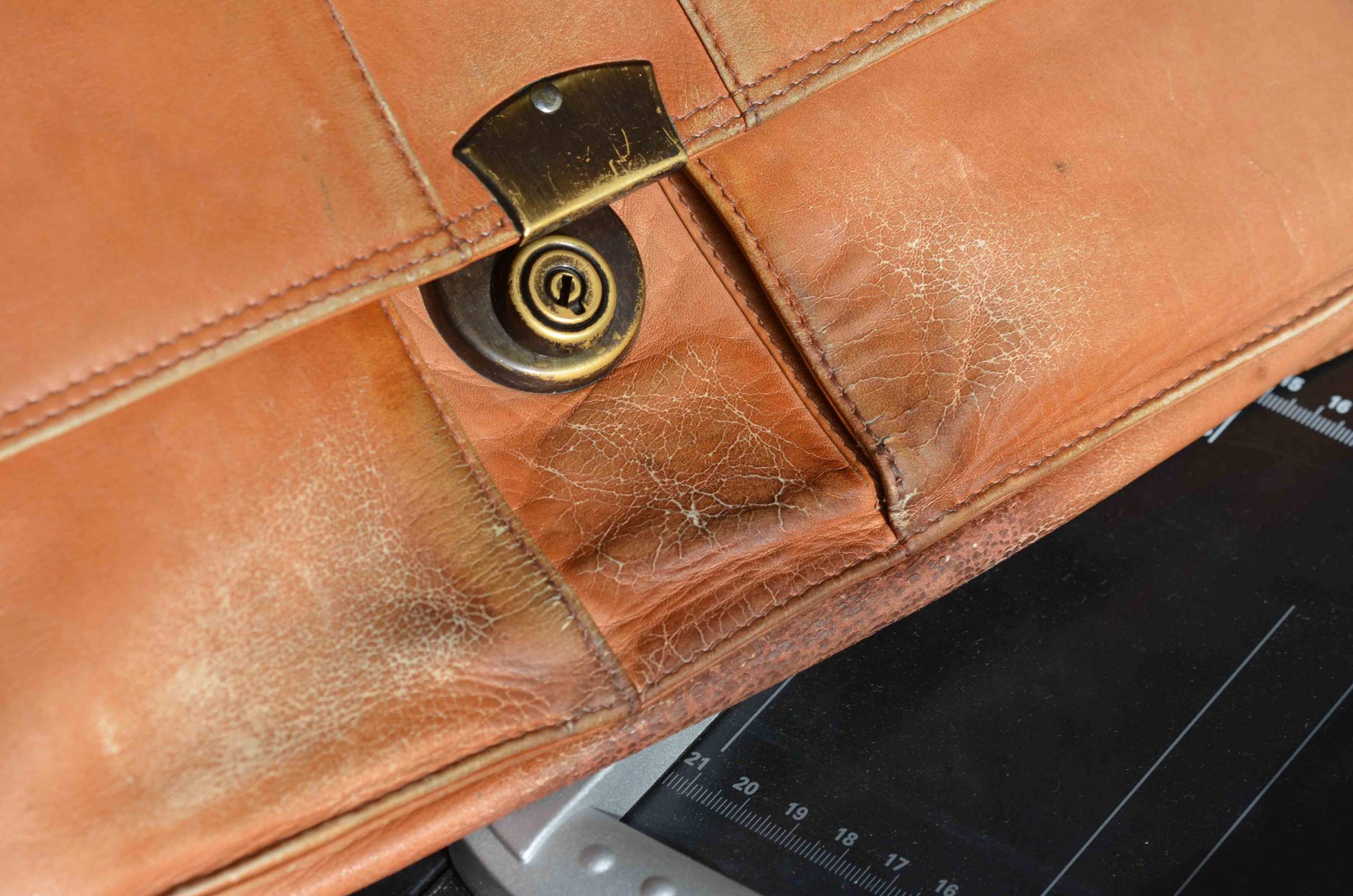 Wie Kann Ich Eine Ledertasche Von Gebrauchsspuren Fett Reinigen Wie Kann Ich Eine Ledertasche Von Gebrauchsspuren Fett Reinigen