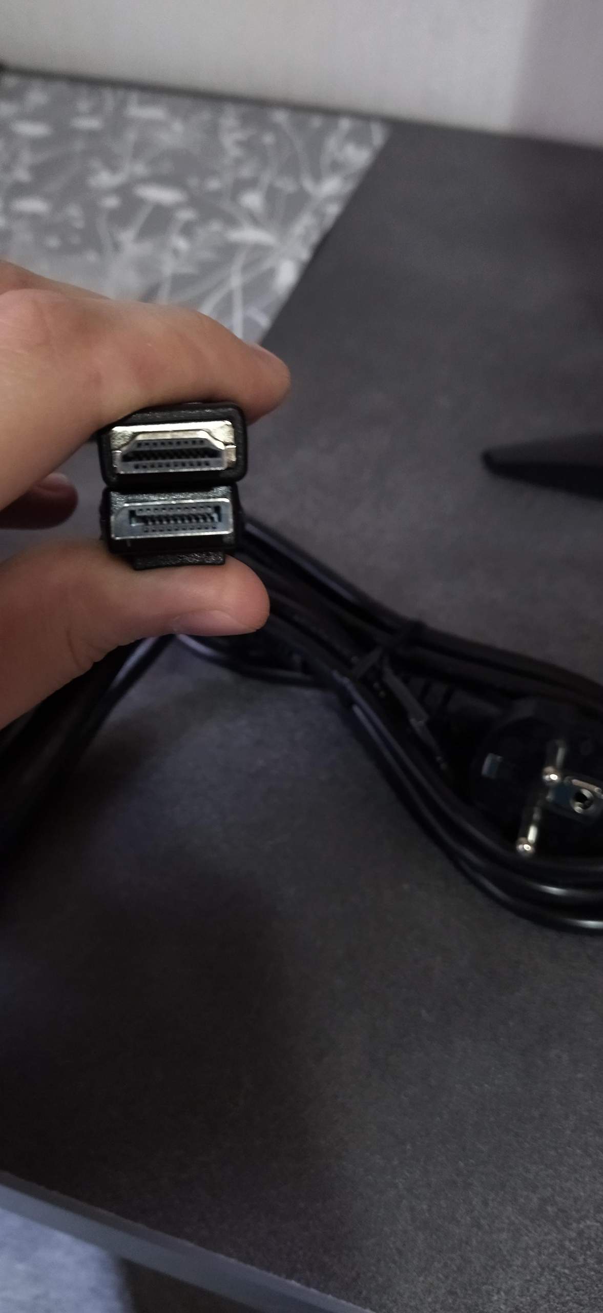 Wie kann ich Monitor zum Computer anschlissen? (Kabel, Anschluss)