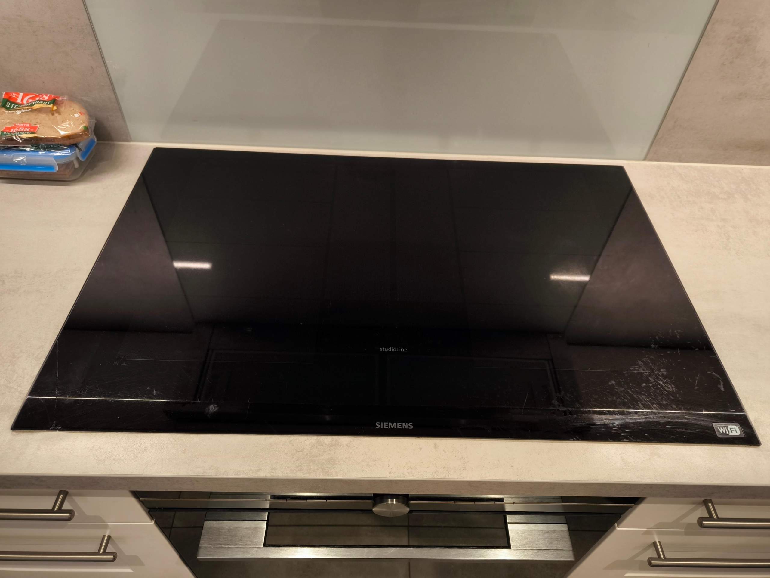 Wie komme ich an die E-Nummer/das Typenschild meines Kochfeldes ran ...