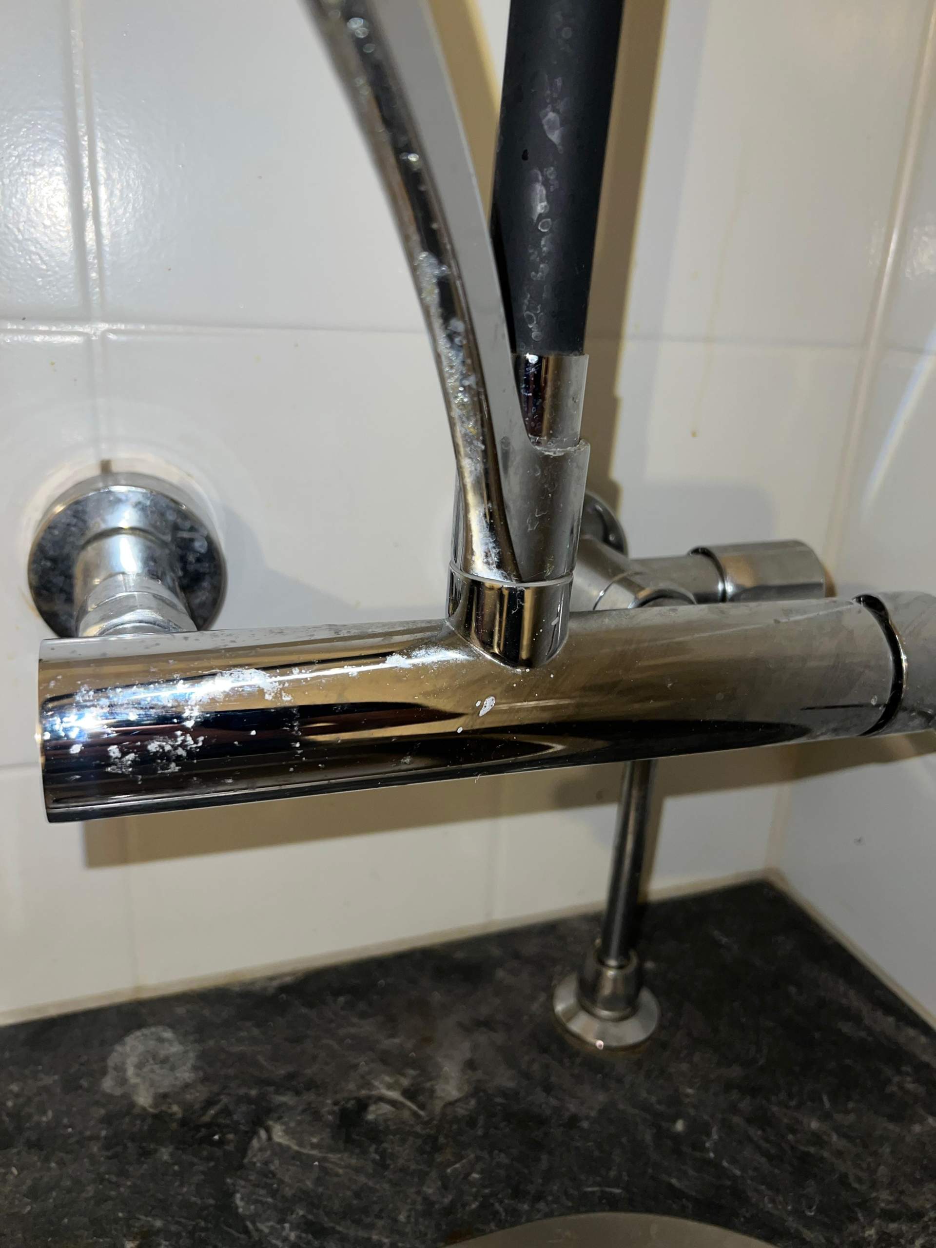 Wie kriege ich den dreck von mein Wasserhahn weg? (Reparatur, Elektrik ...