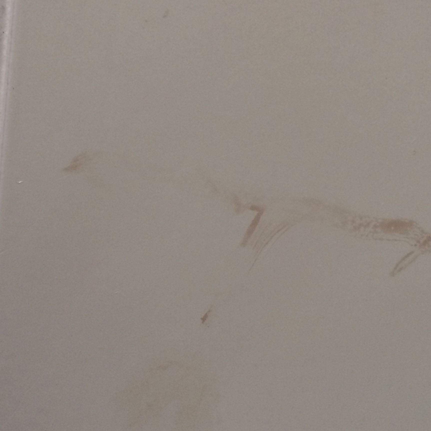 Wie kriegt man Flecken vom schminktisch?