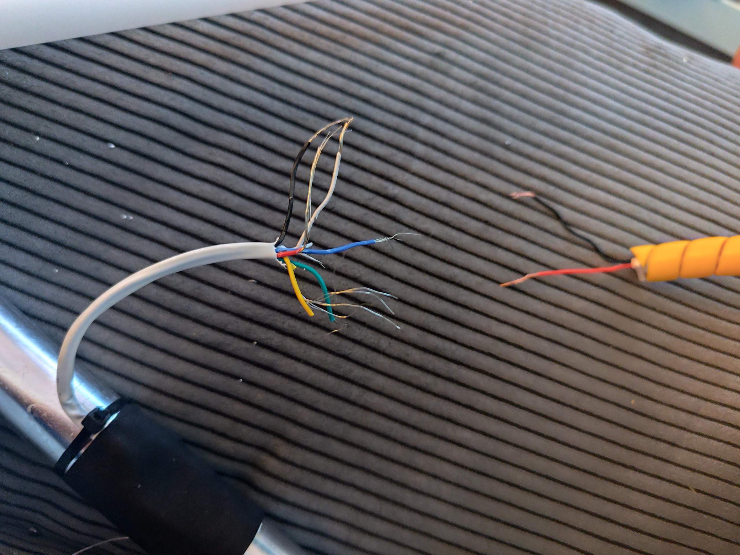 Wie mache aus einem 6 -poligen stecker einen 2 poligen? (Elektrik ...