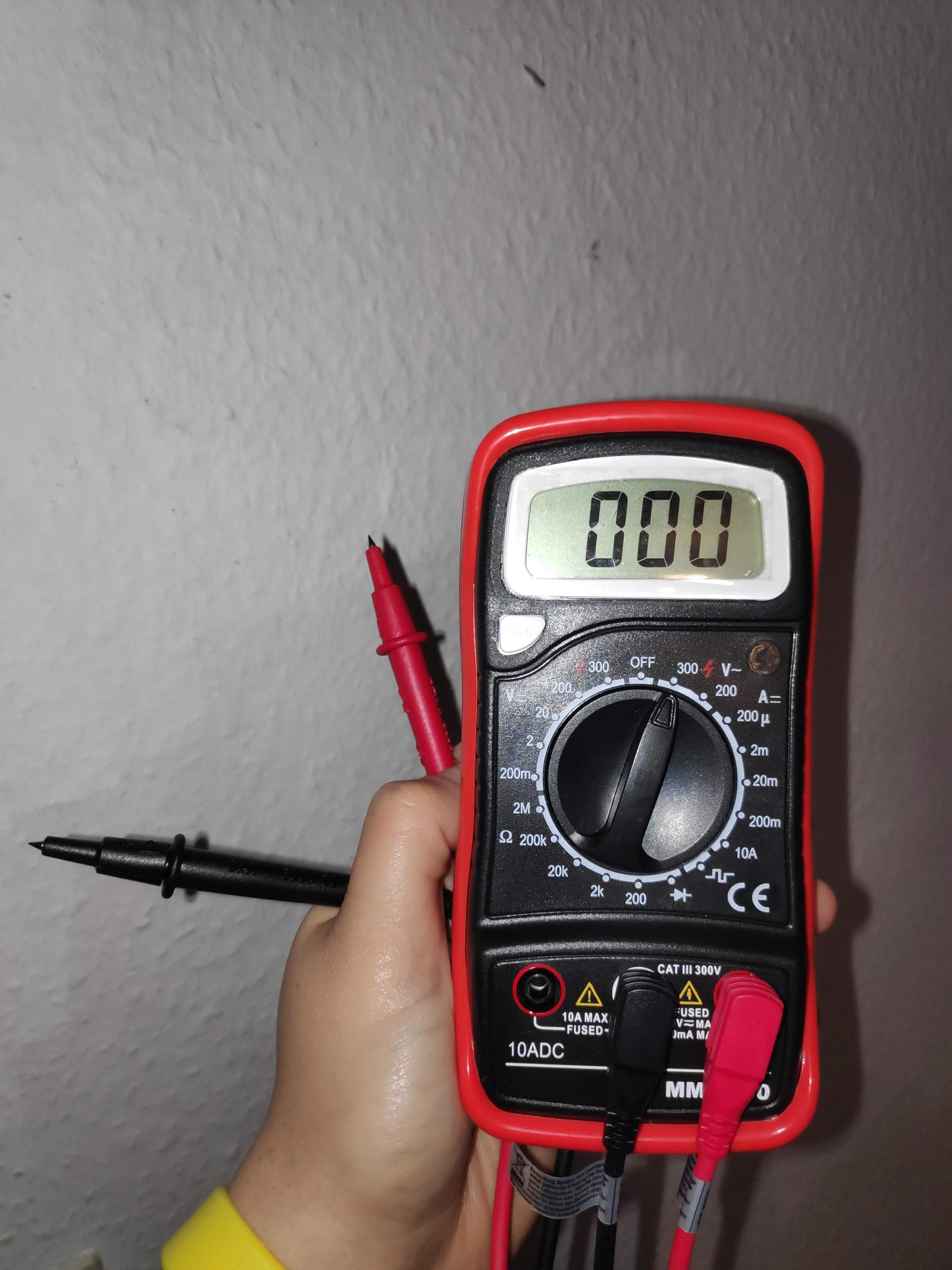 Wie messe ich auf Stromspannung eine Wasserleitung mit einem multimeter ...