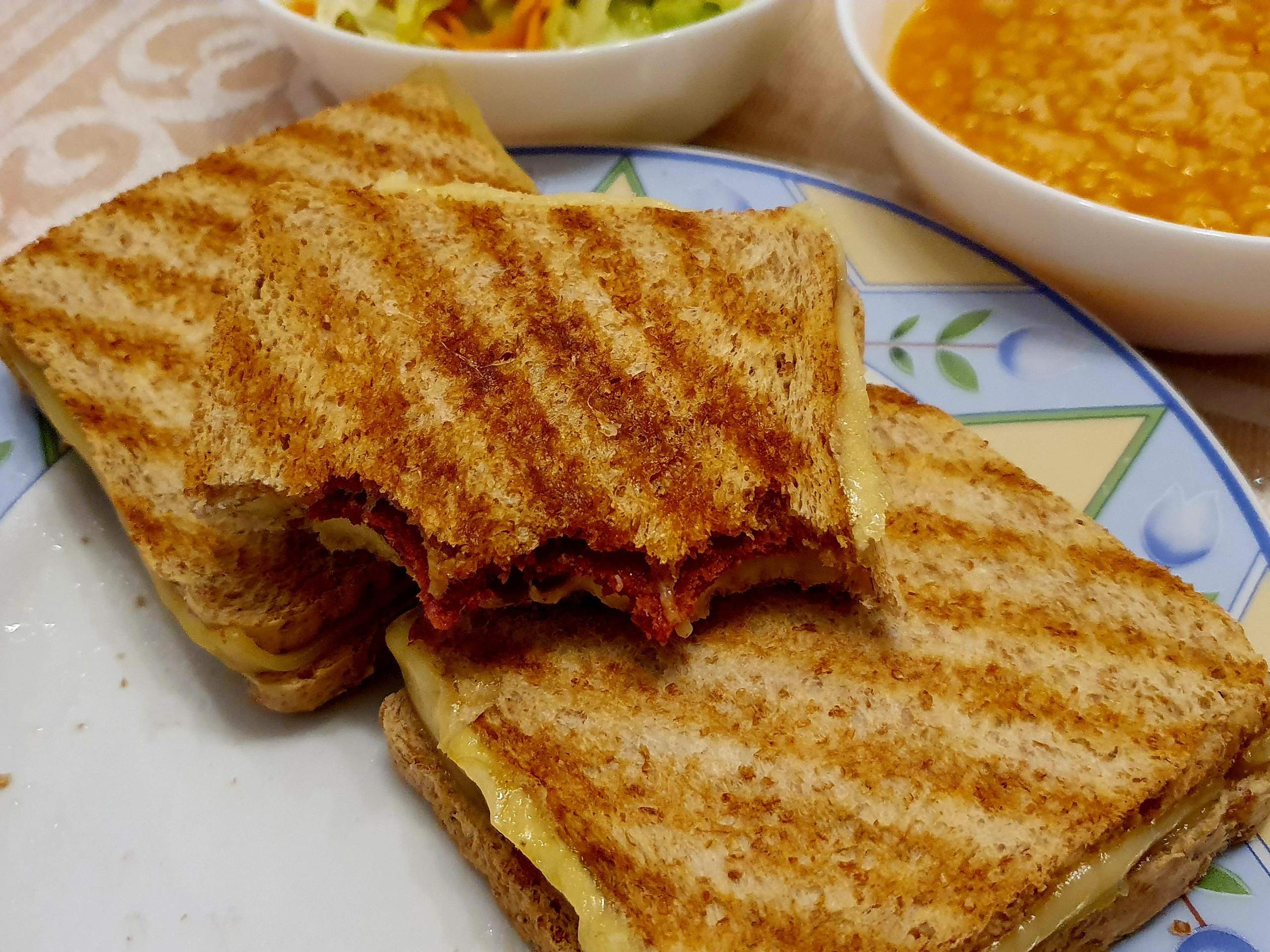 Wie nennt man das auf deutsch Sucuktoast oder Sucuksandwich? (Leben ...