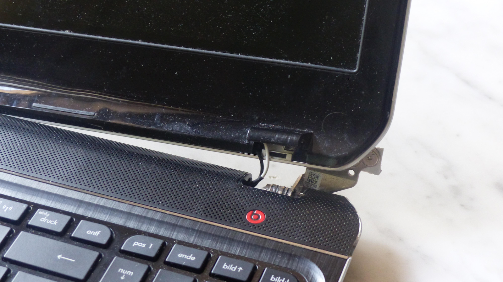 Wie oft kann man einen Laptop ca. auf- und zuklappen bis der Deckel ... Wie oft kann man einen Laptop ca. auf- und zuklappen bis der Deckel ...