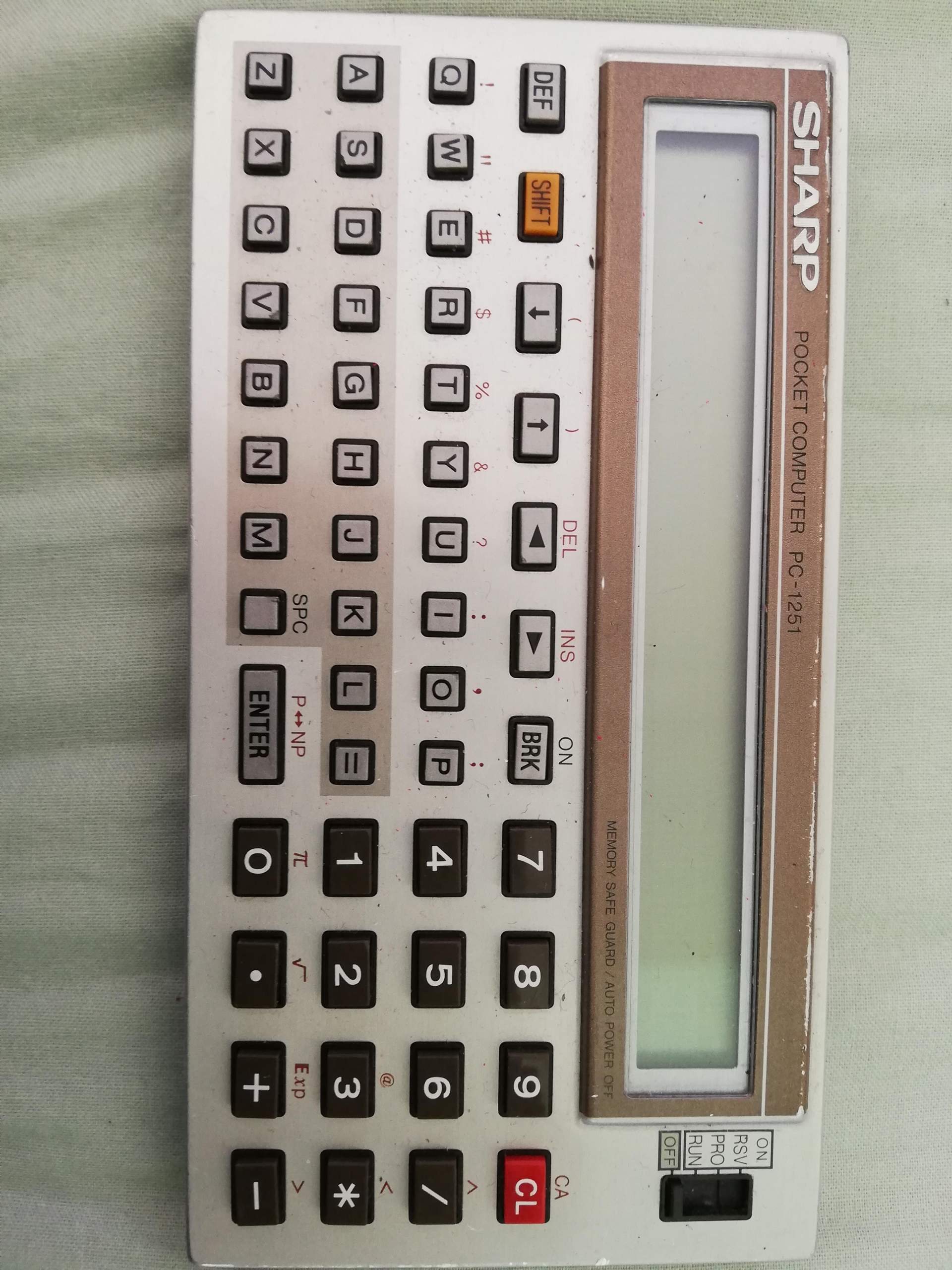 Wie programmiere ich auf diesem Sharp Pocket Computer PC-1251? (Technik, Technologie, alt)