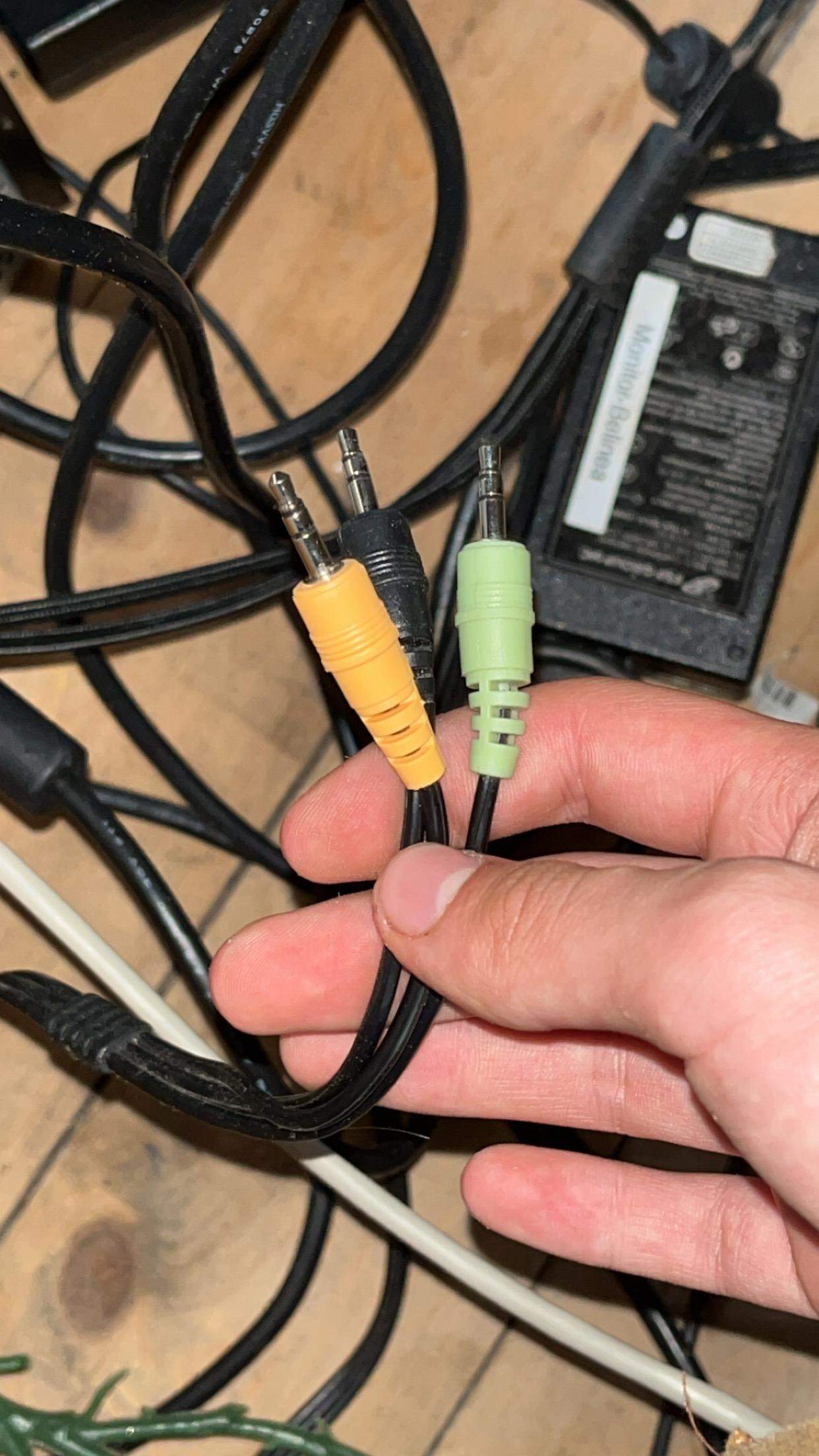 Wie richtig Audiokabel am PC anschließen? (Logitech)