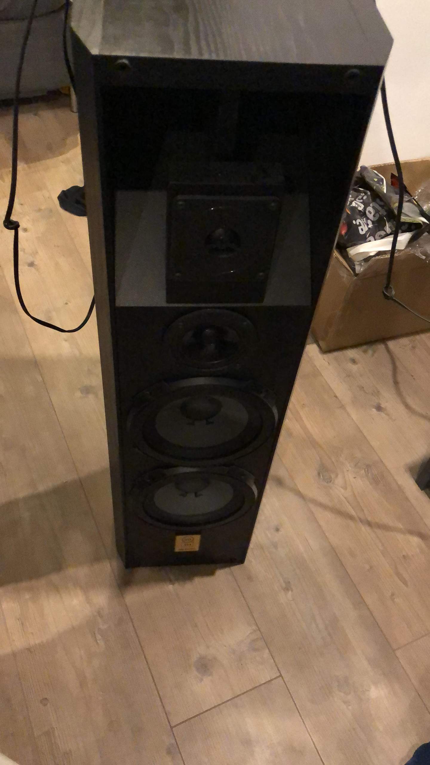 Wie schließe ich diese Box an mein Hercules DJ Impulse 500 an ...