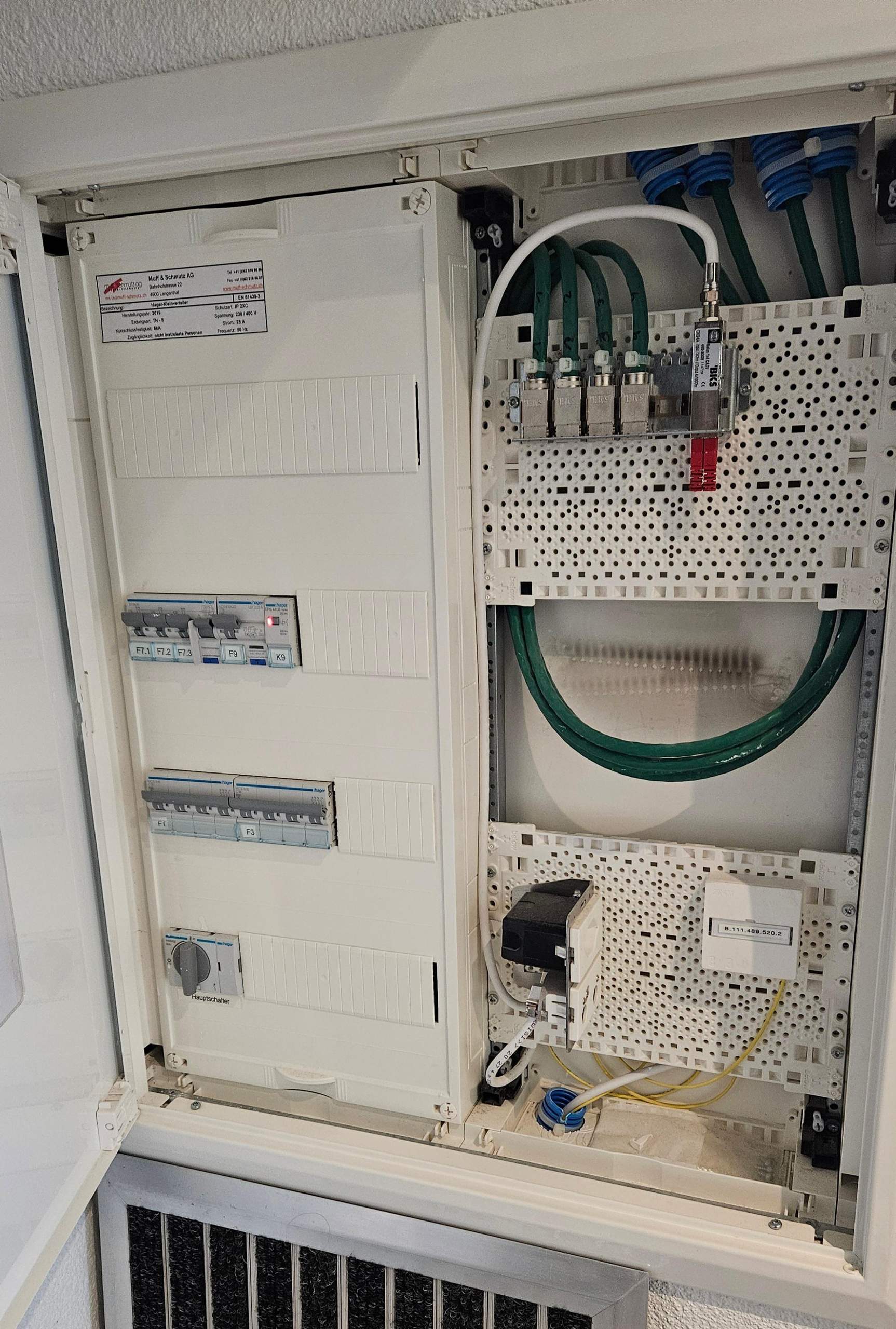 Wie schliesse ich Glasfaser, TV, Internet und Router an? (Kabel)