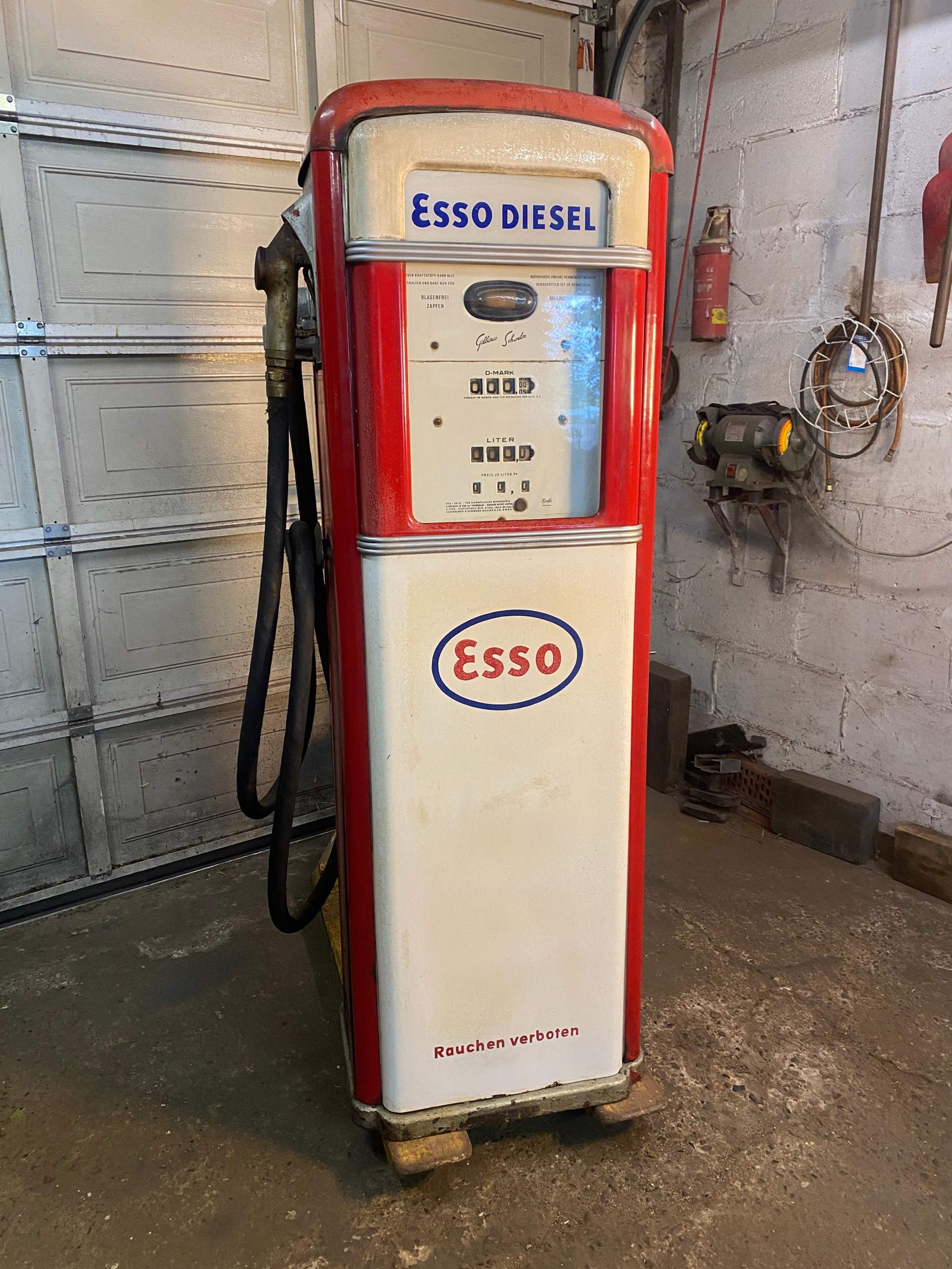 Wie viel ist so eine Tanksäule wert? (Geld, Uhr, Euro)