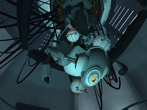 Wieso sieht GLaDOS in Portal 2 anders aus? (Computerspiele, Steam, Valve)