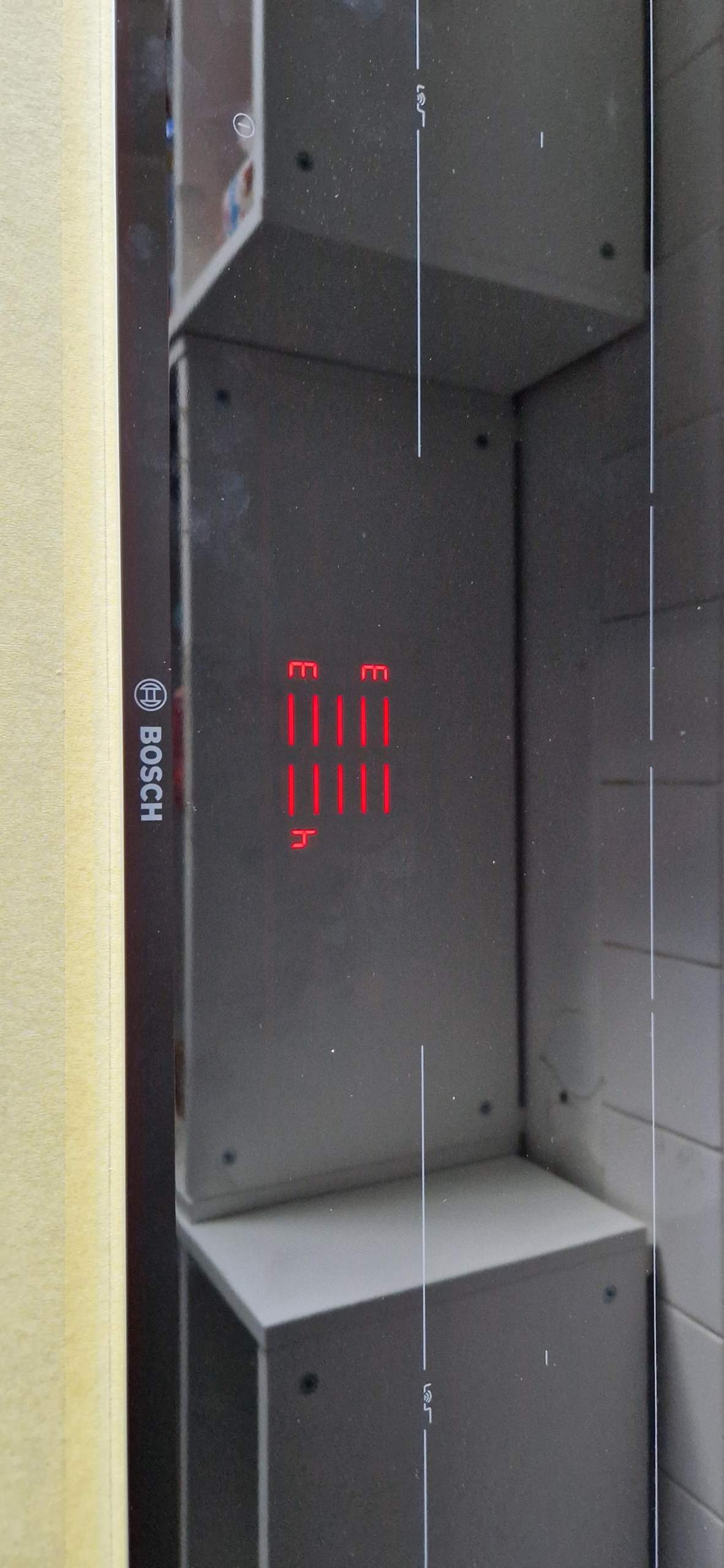 Wieso zeigt mein neues Bosch Induktionskochfeld einen Fehler and und ...