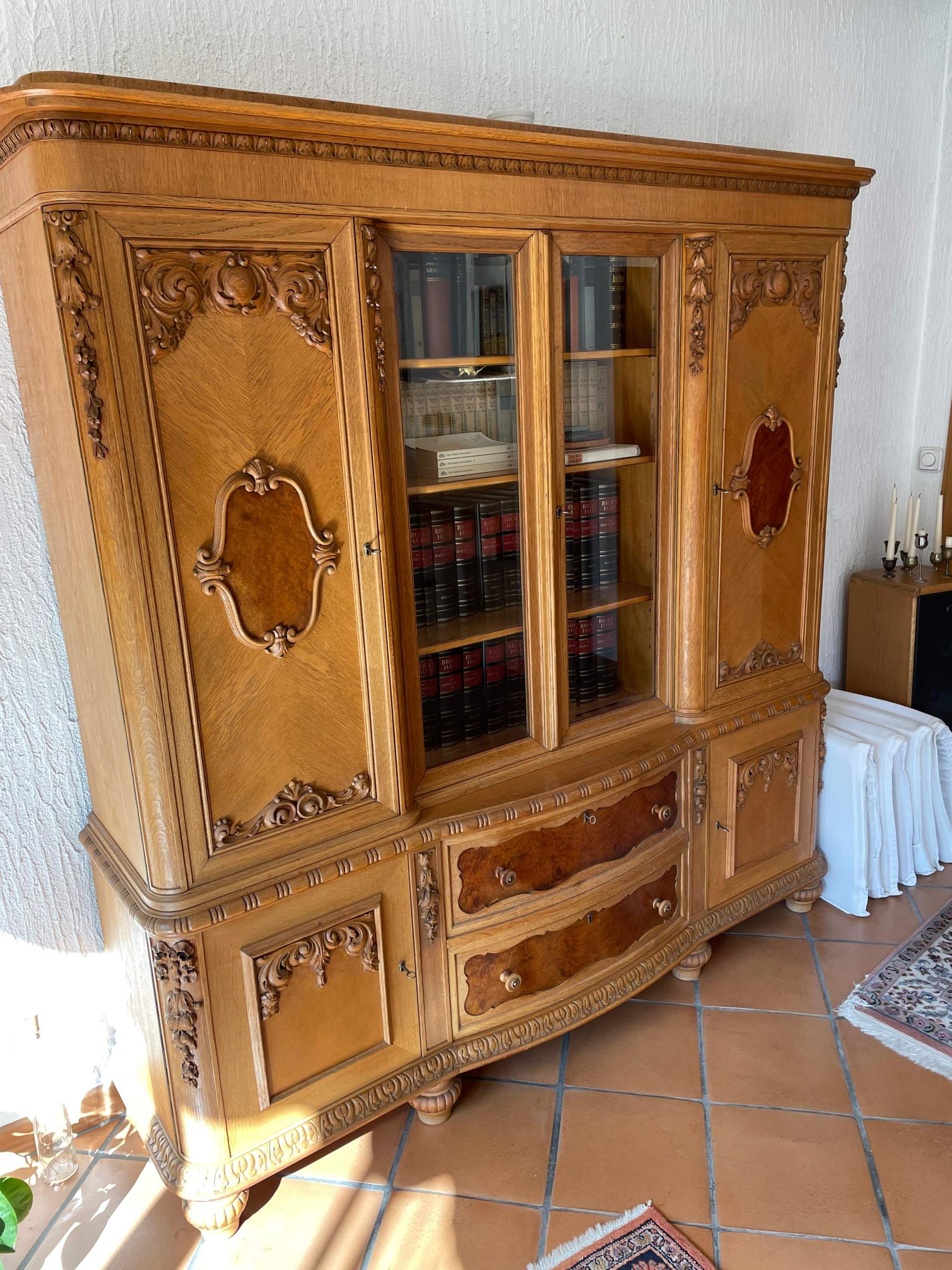Wieviel ist der Schrank Wert? (Möbel, Wertschätzung, Antik)