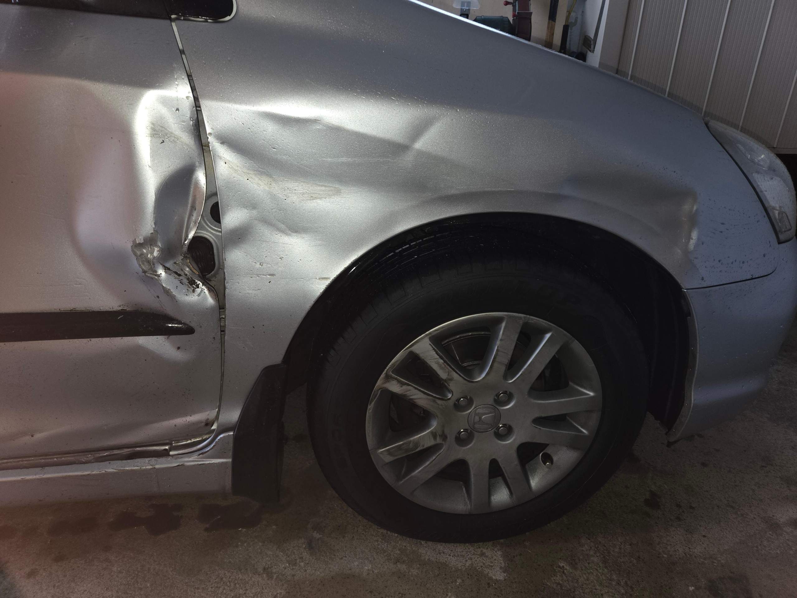 wieviel schätzt ihr ist der schaden? (Auto, Honda Civic, Kotflügel)