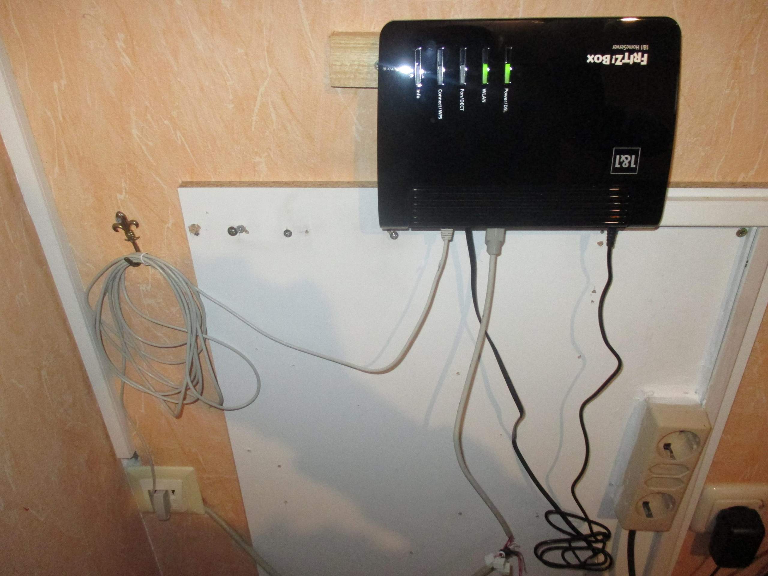 Wo wird dieses Kabel angeschlossen? (Internet, Netzwerk, Router)