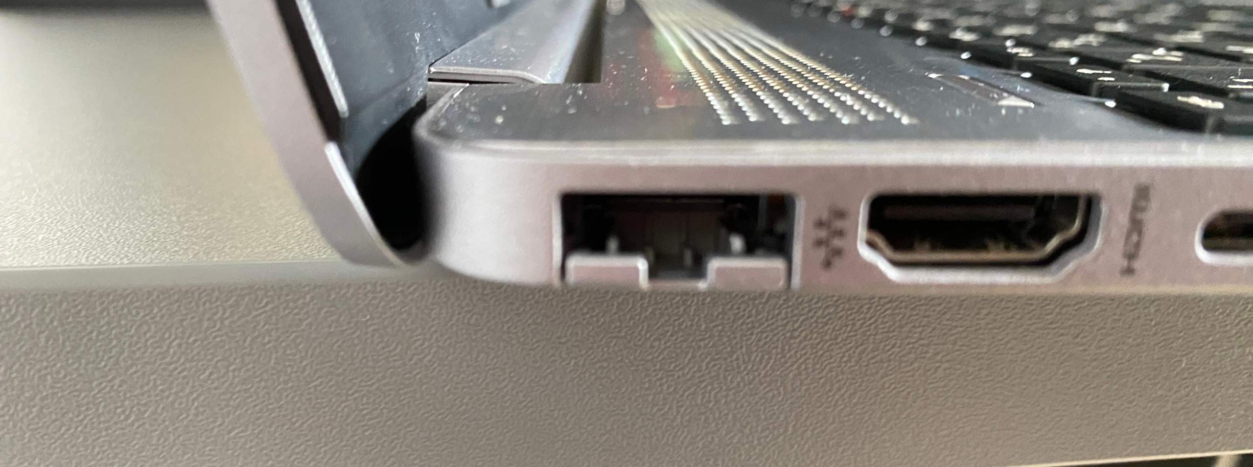 Wofür ist dieser Anschluss am Laptop? (LAN, Internetverbindung, LAN-Kabel)