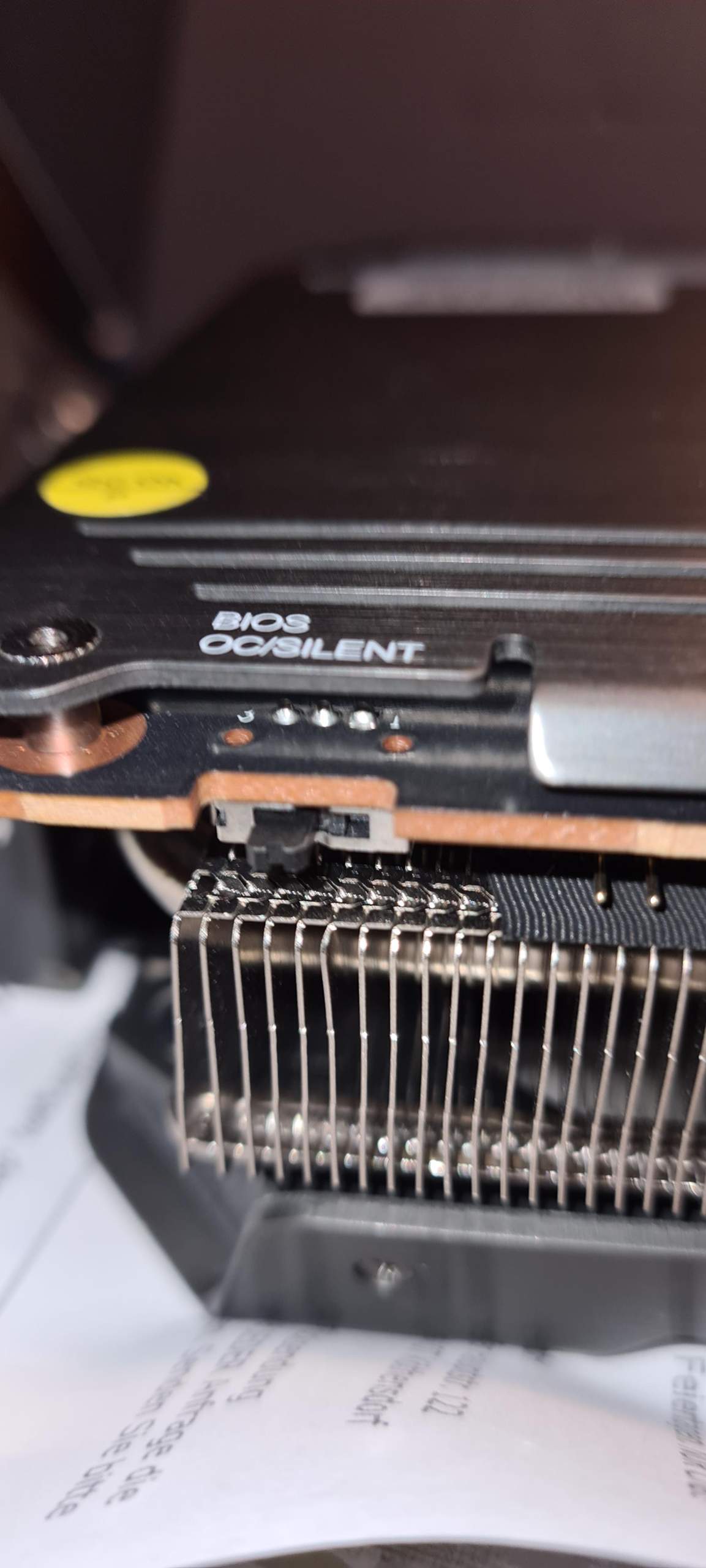 Wofür ist dieser Schalter bei der rx 6600 xt red devil? (AMD, danke ...