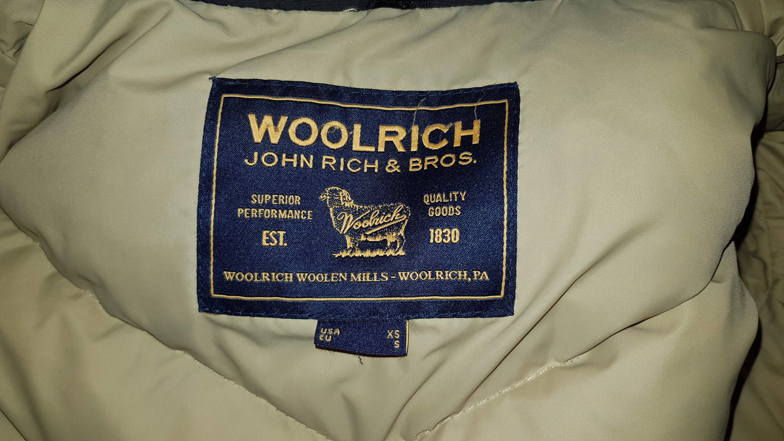 Woolrich Jacke echt auch wenn auf den Knöpfen kein Woolrich steht ...