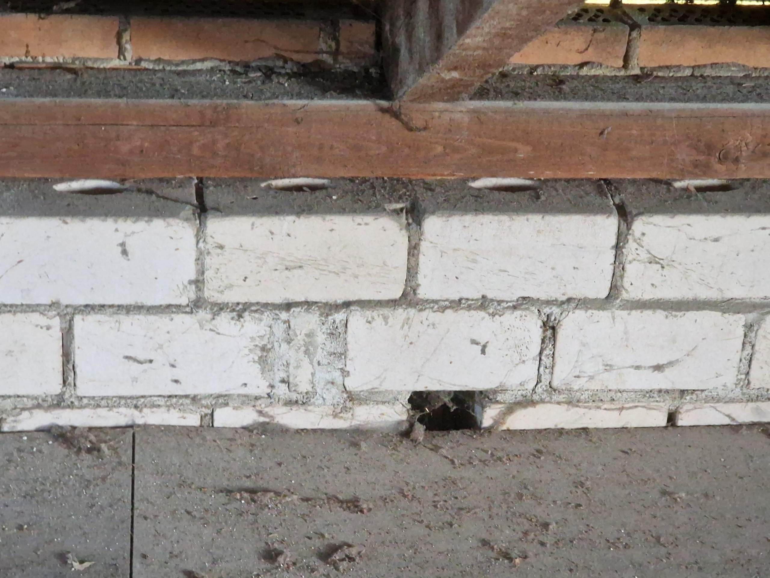 Wozu sind die Löcher(Dachboden?)? (bauen, Bau, verputzen)