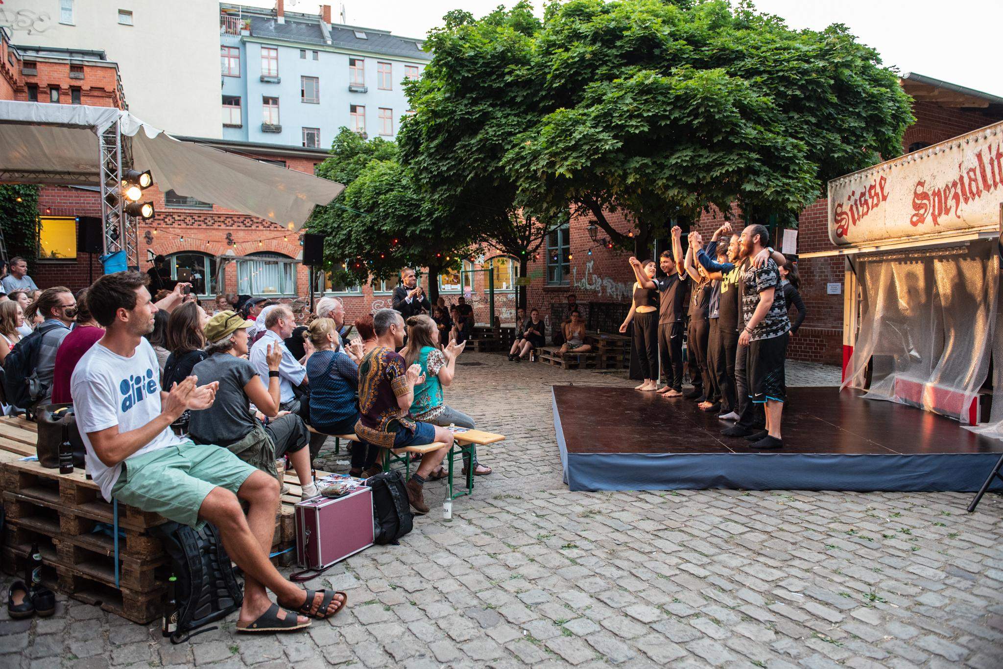 Würdest Du lieber Hauptrollen, Nebenrollen oder als Gruppe mit gleich ...