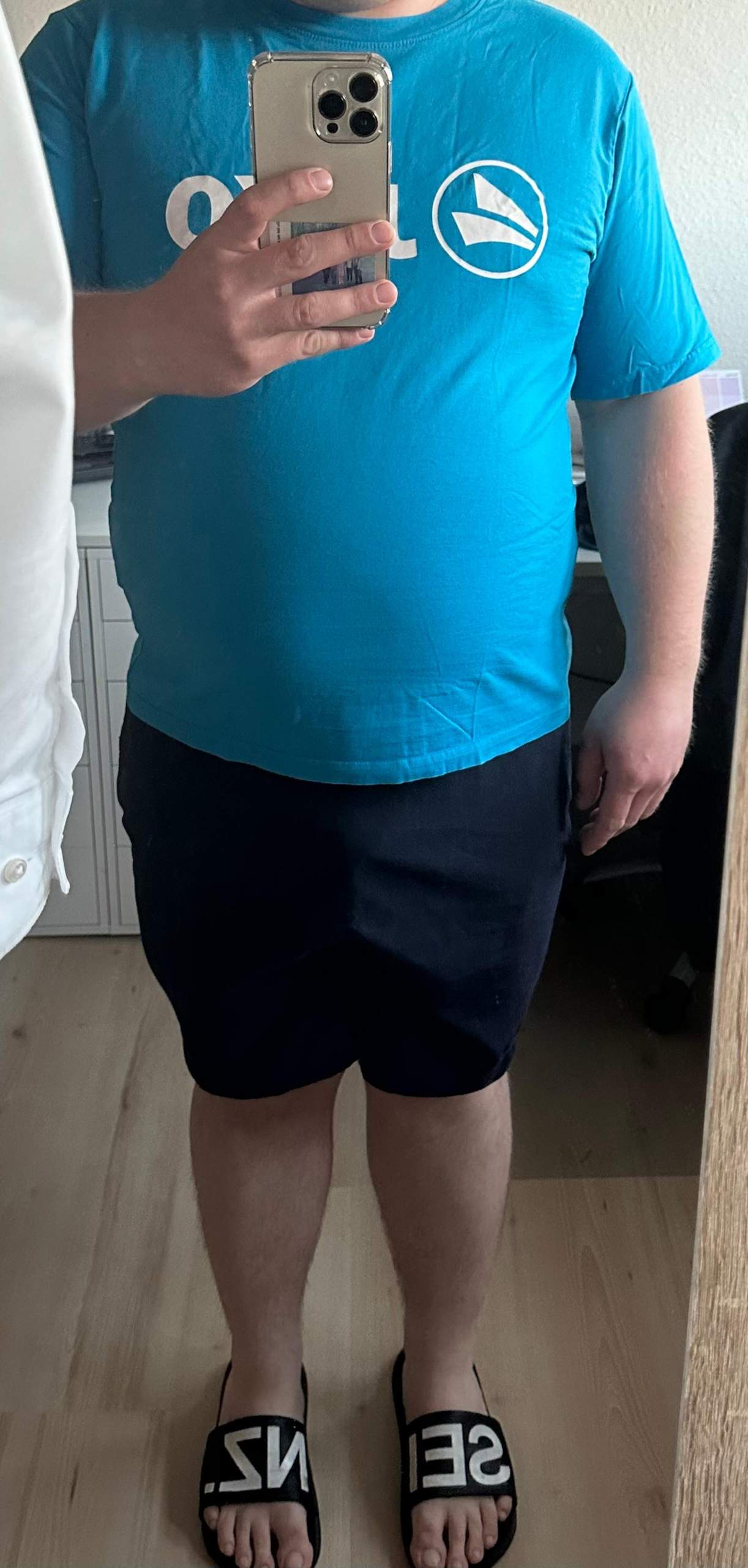 Würdet ihr mit dem T-Shirt noch rausgehen? (Männer, Sport, Kleidung)