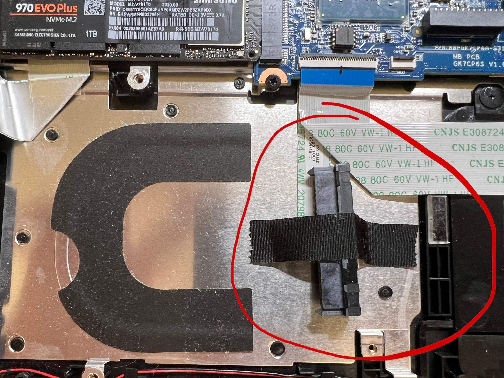 XMG Core 15 M19 Akku einbauen? (PC, Notebook, Laptop)